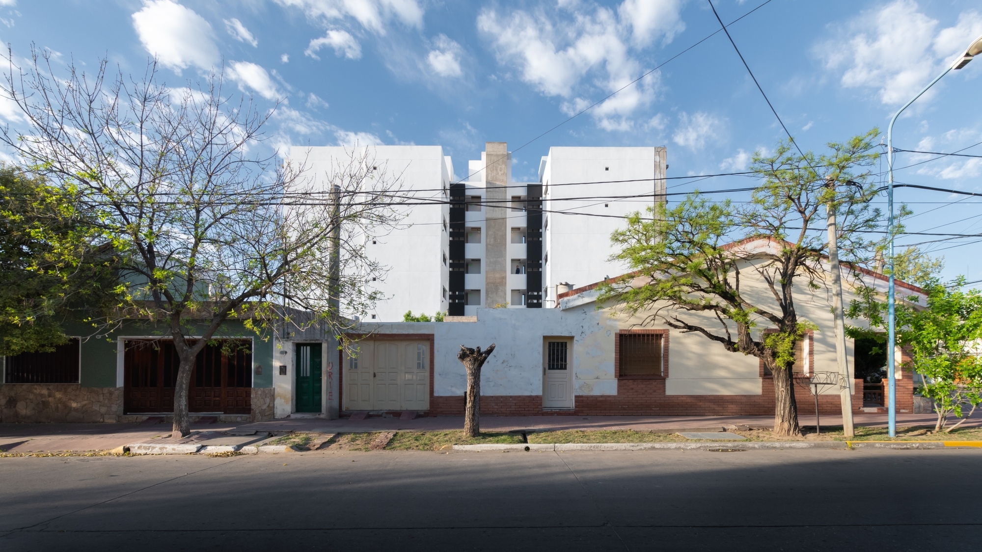 Gallery of NANZER Building / V + Arquitectura - 15