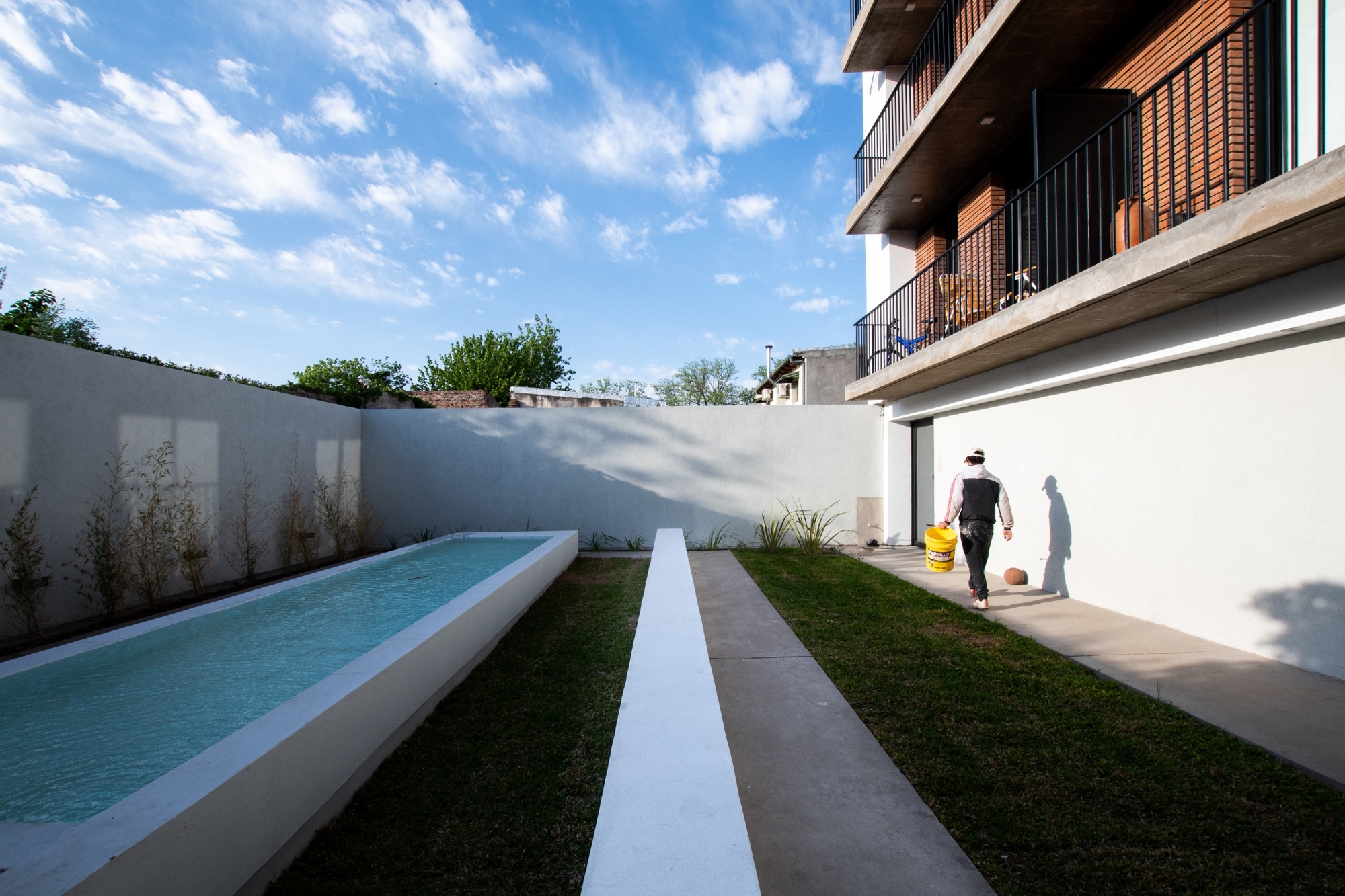 Gallery of NANZER Building / V + Arquitectura - 8