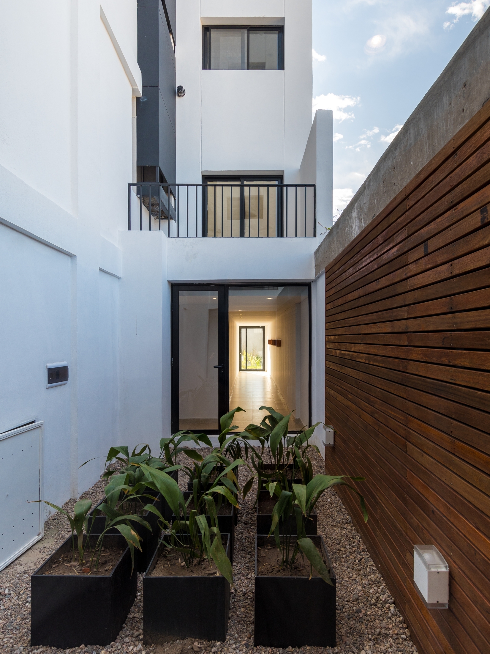 Gallery of NANZER Building / V + Arquitectura - 25