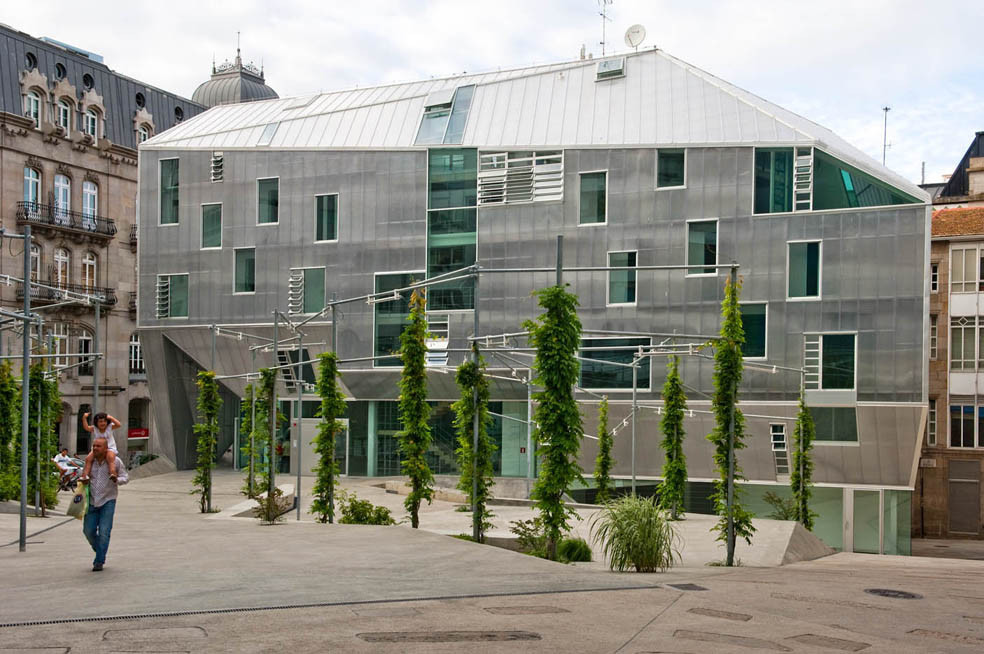 Gallery of Polycarbonate in Architecture: 10 Translucent Solutions - 21