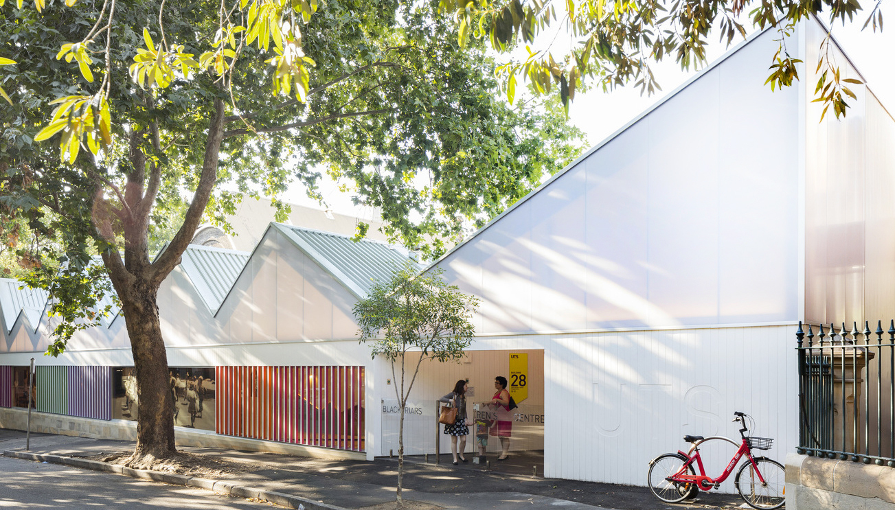 Gallery of Polycarbonate in Architecture: 10 Translucent Solutions - 6