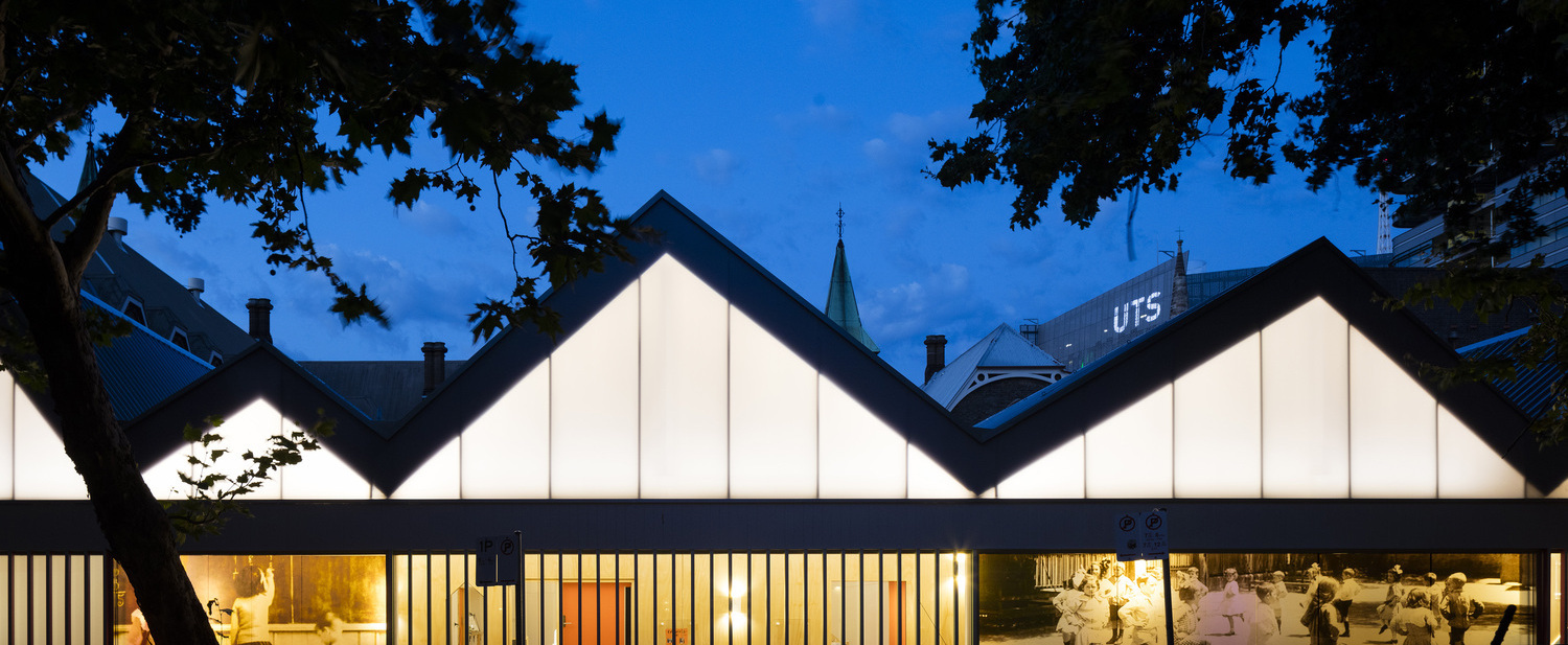 Gallery of Polycarbonate in Architecture: 10 Translucent Solutions - 30