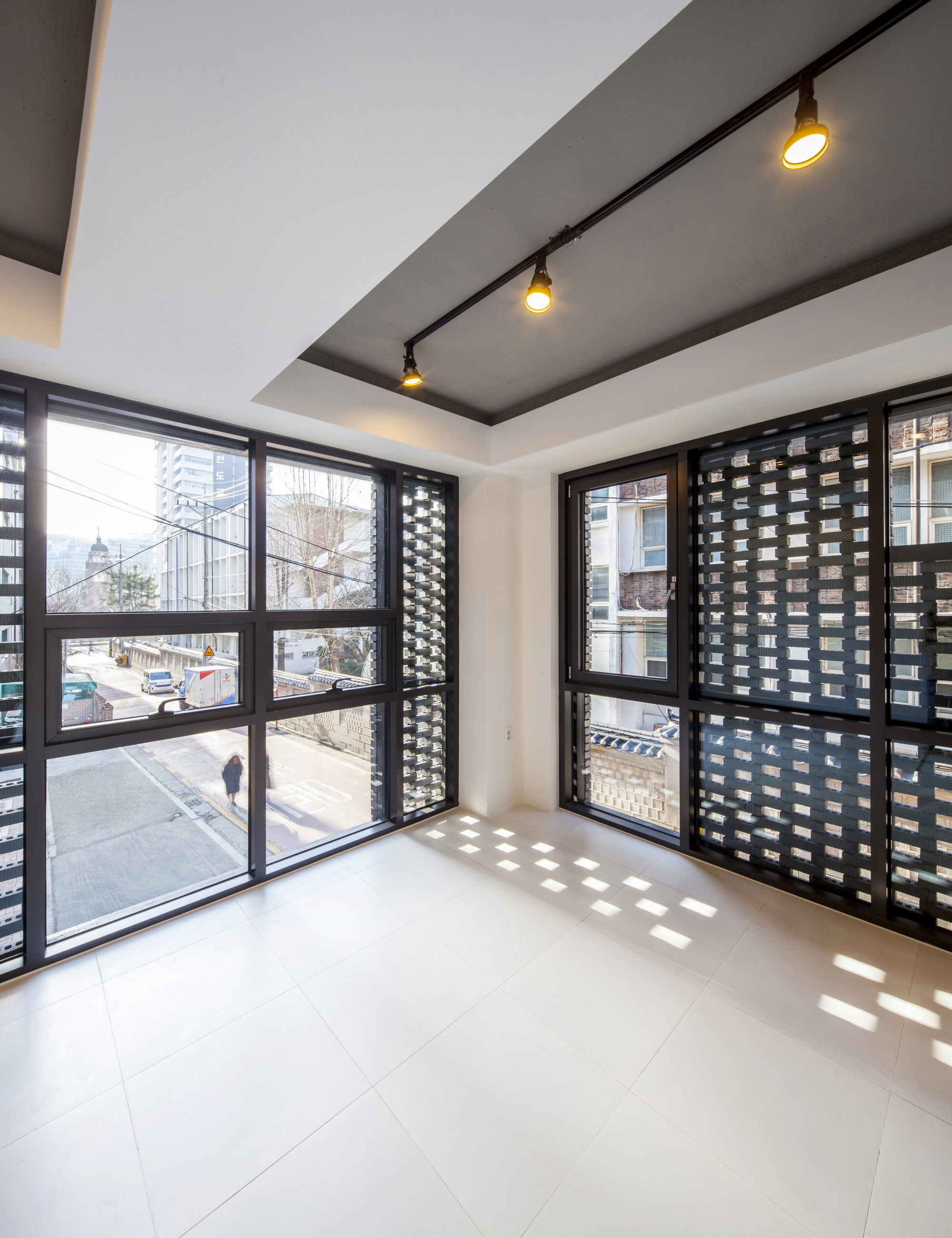 Gallery of Brick-Mesh / ThEPlus Architects - 9