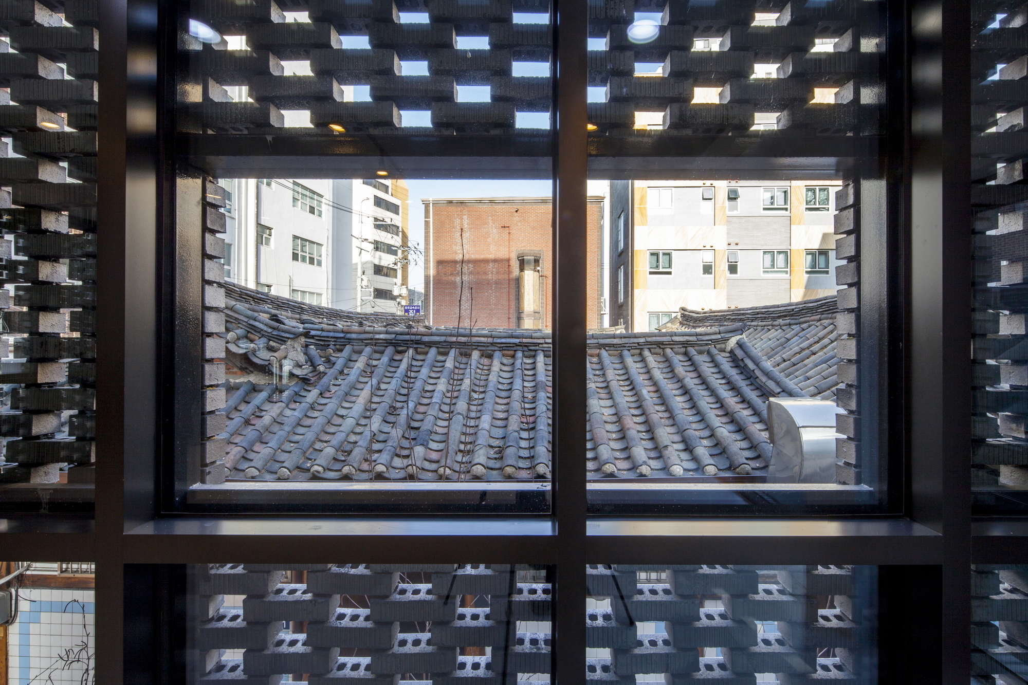 Gallery of Brick-Mesh / ThEPlus Architects - 15