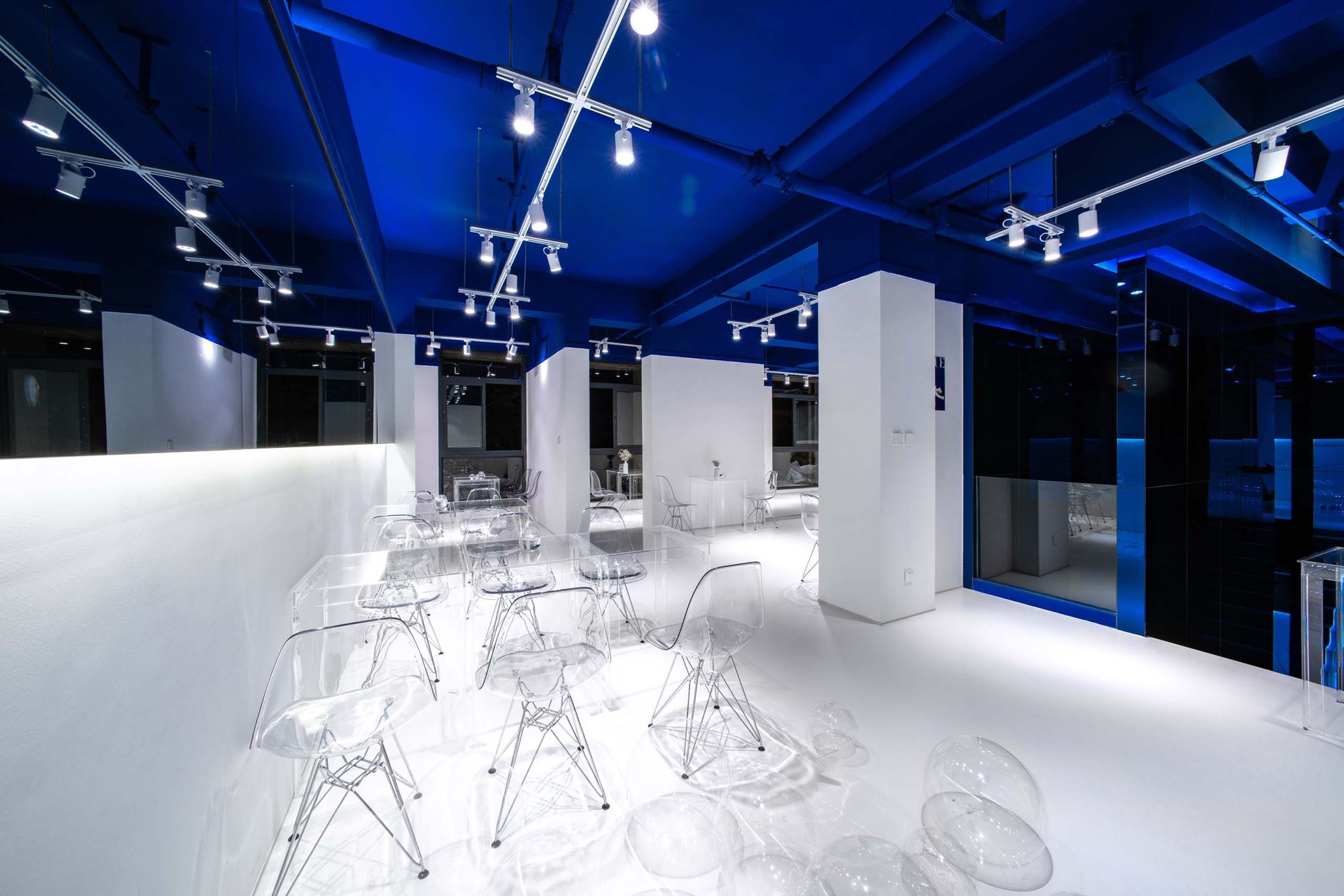 Gallery of Deepsea Coffee / Parallect Design - 2