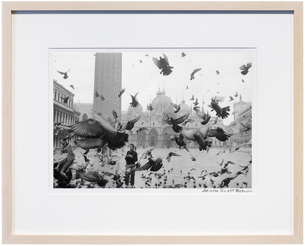 Galería de Denise Scott Brown presenta muestra fotográfica en Nueva ...