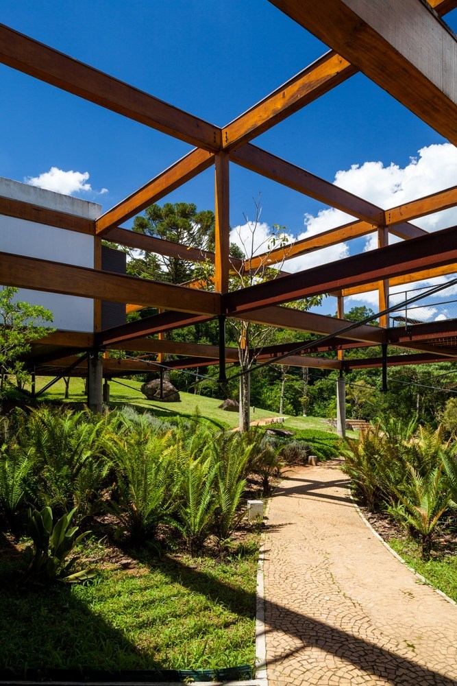 Gallery of How Inverted King Post Trusses Allow for Large, Elegant Open ...