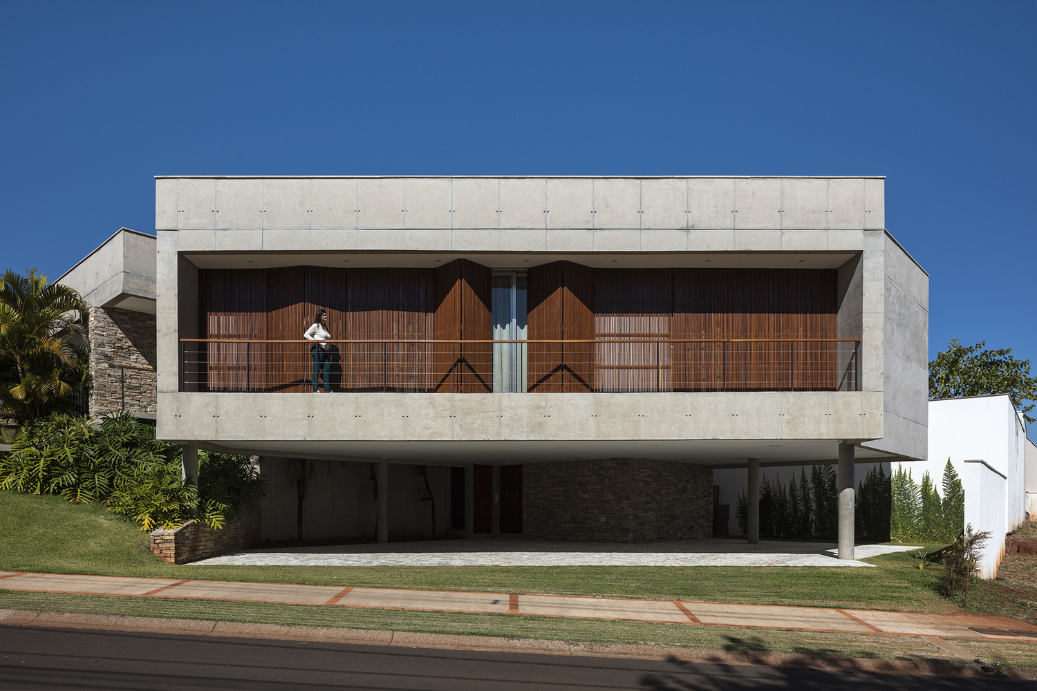 Gallery of Brazilian Houses: 20 Concrete Projects in Plan and Section - 24