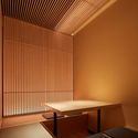 Robatayaki Genroku & Kaiseki Shakuhachi / Tsutsumi & Associates | ArchDaily