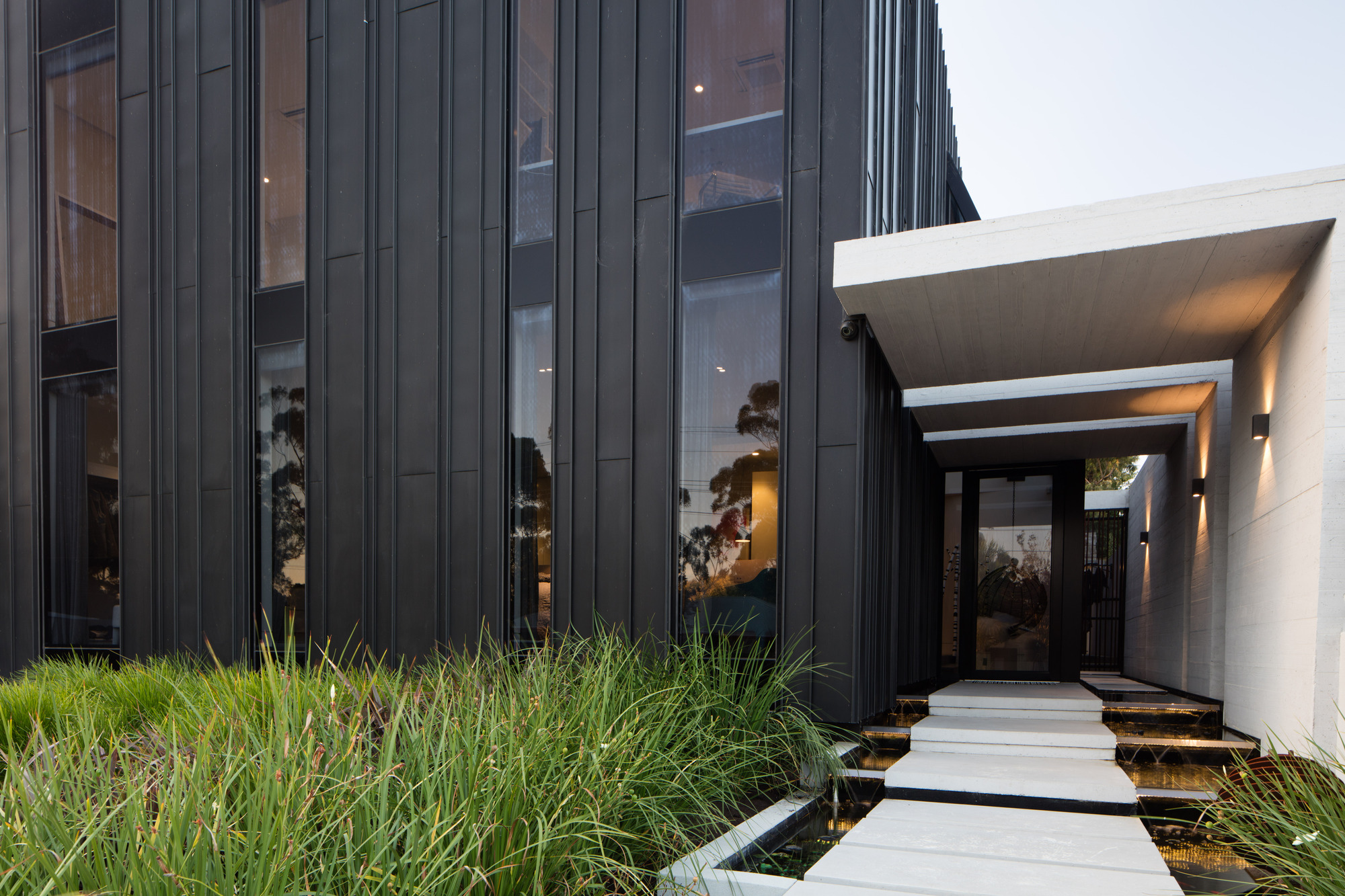 Gallery of Plumbers House / Finnis Architects - 11