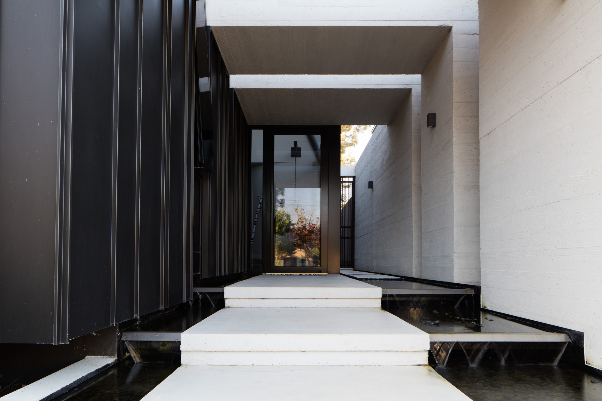 Gallery of Plumbers House / Finnis Architects - 7