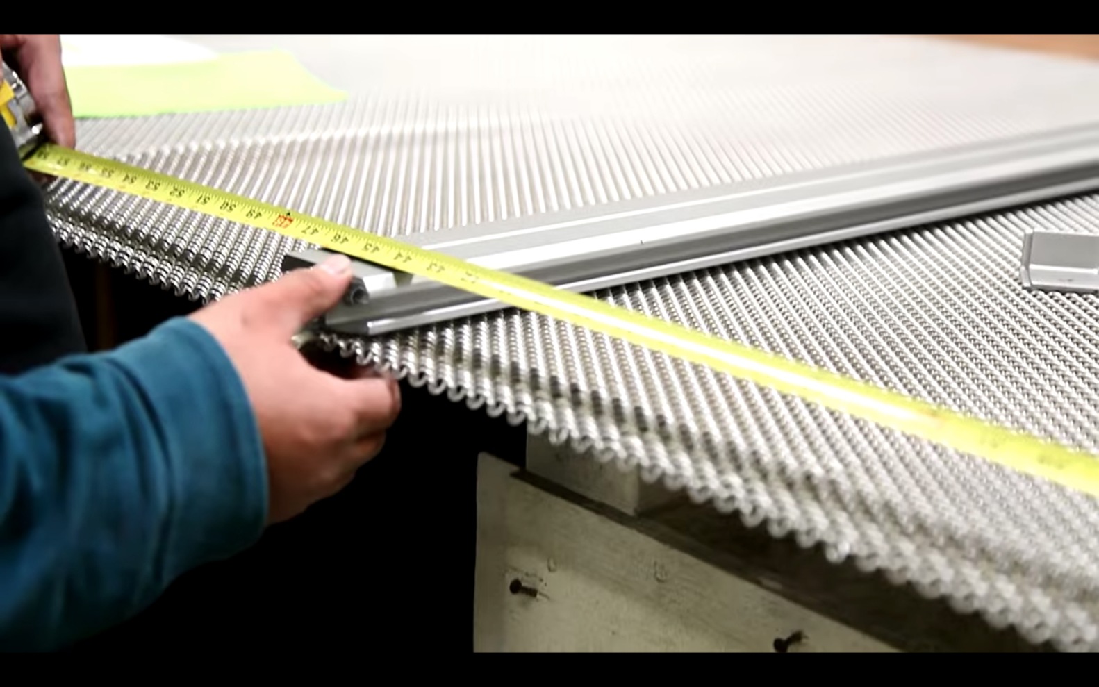 Gallery of Sliding Room Dividers: Flexible Spaces Made of Metal Mesh - 28