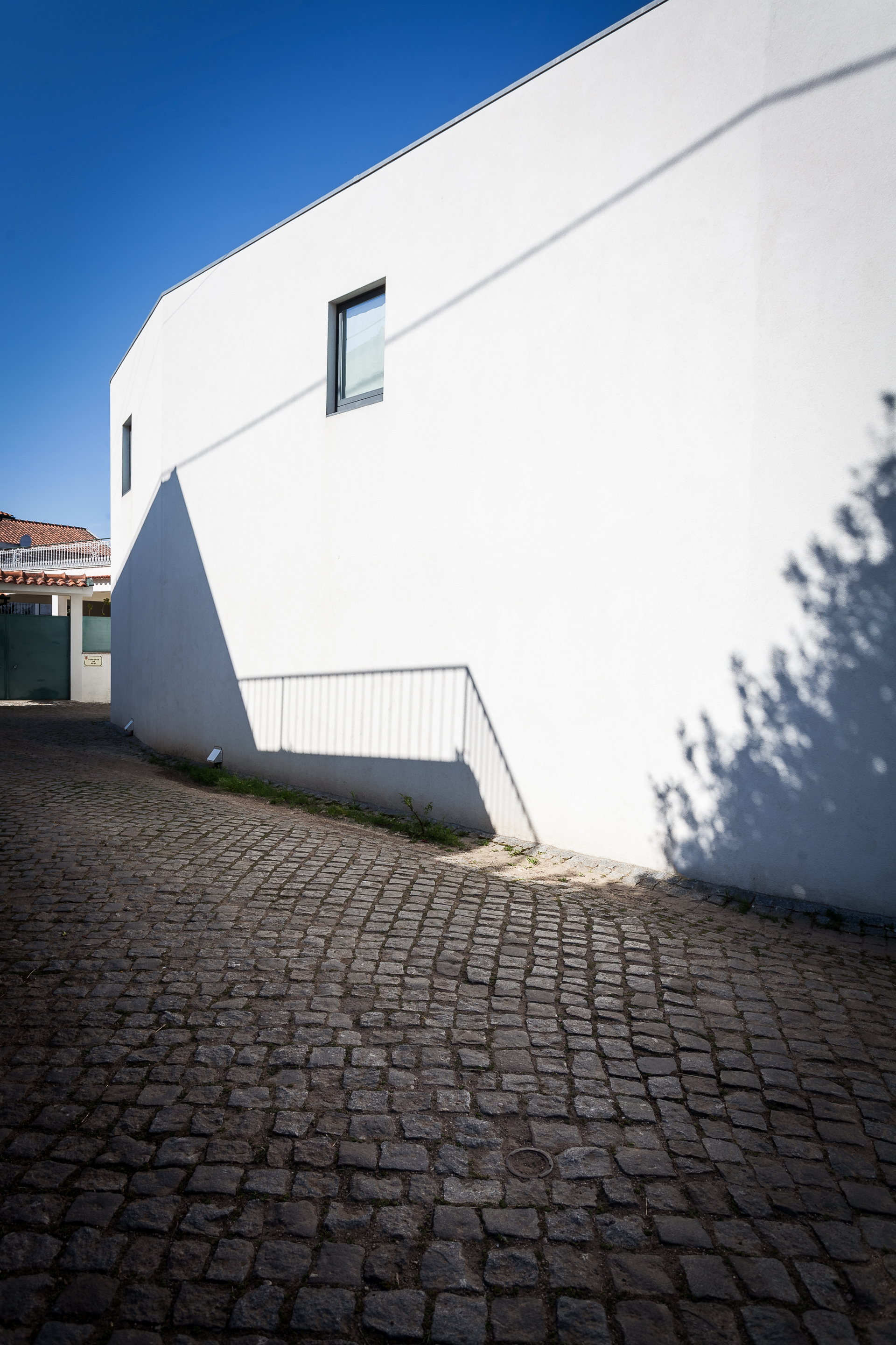 Gallery of Persimmon Tree House / André Simão & Nuno Bessa - 9