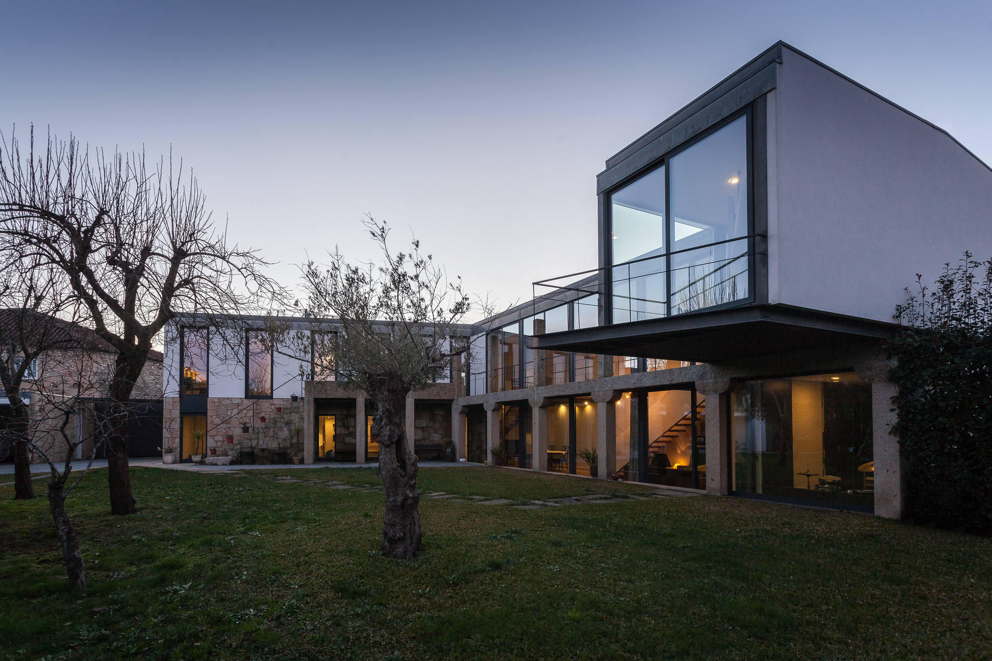 Gallery of Persimmon Tree House / André Simão & Nuno Bessa - 21