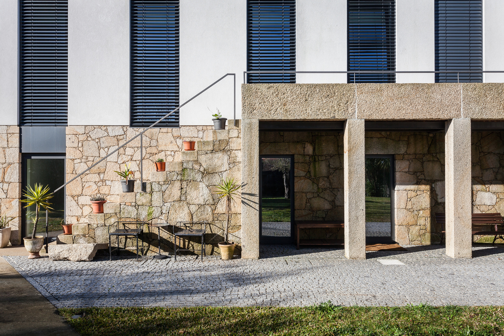 Gallery of Persimmon Tree House / André Simão & Nuno Bessa - 4