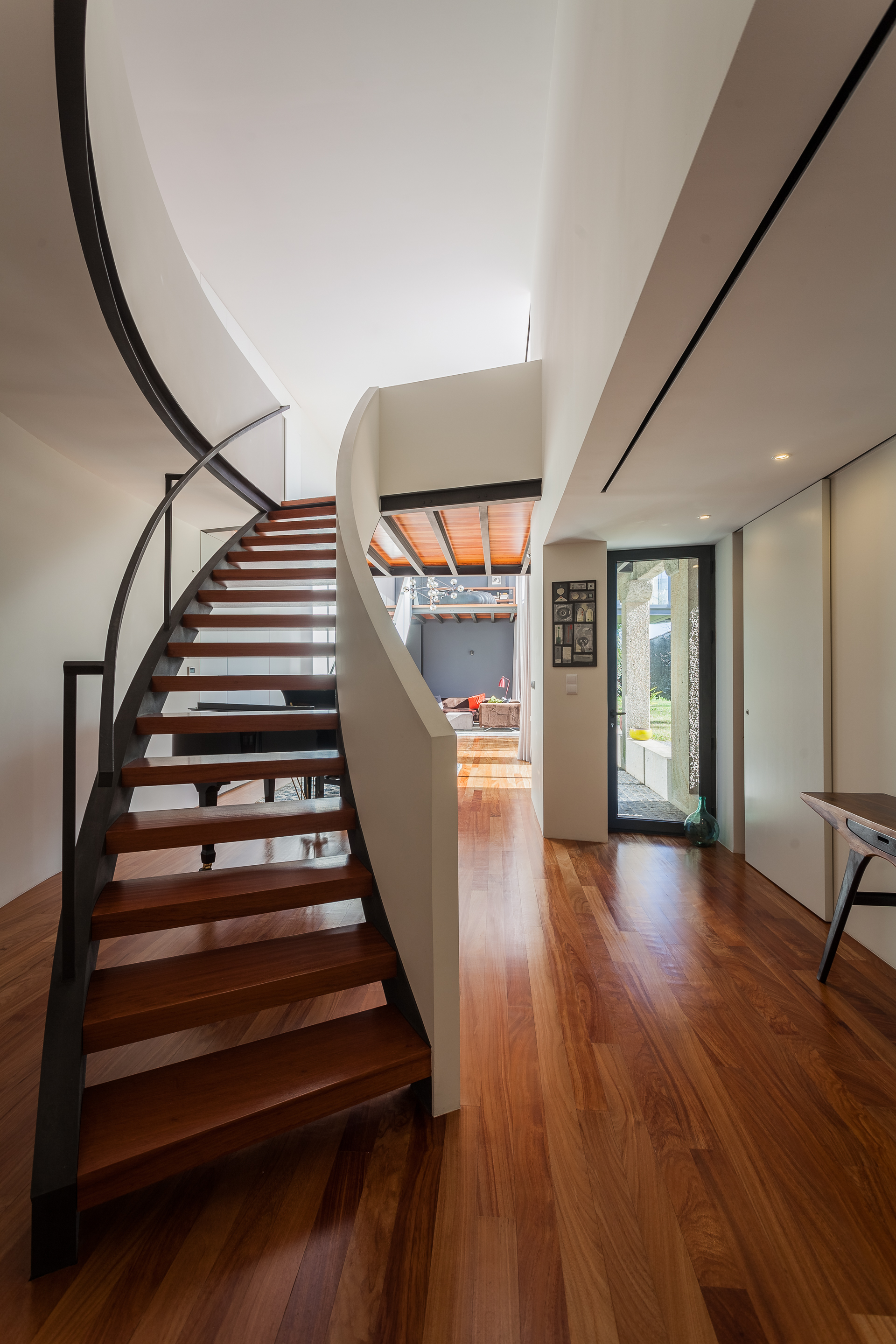 Gallery of Persimmon Tree House / André Simão & Nuno Bessa - 24