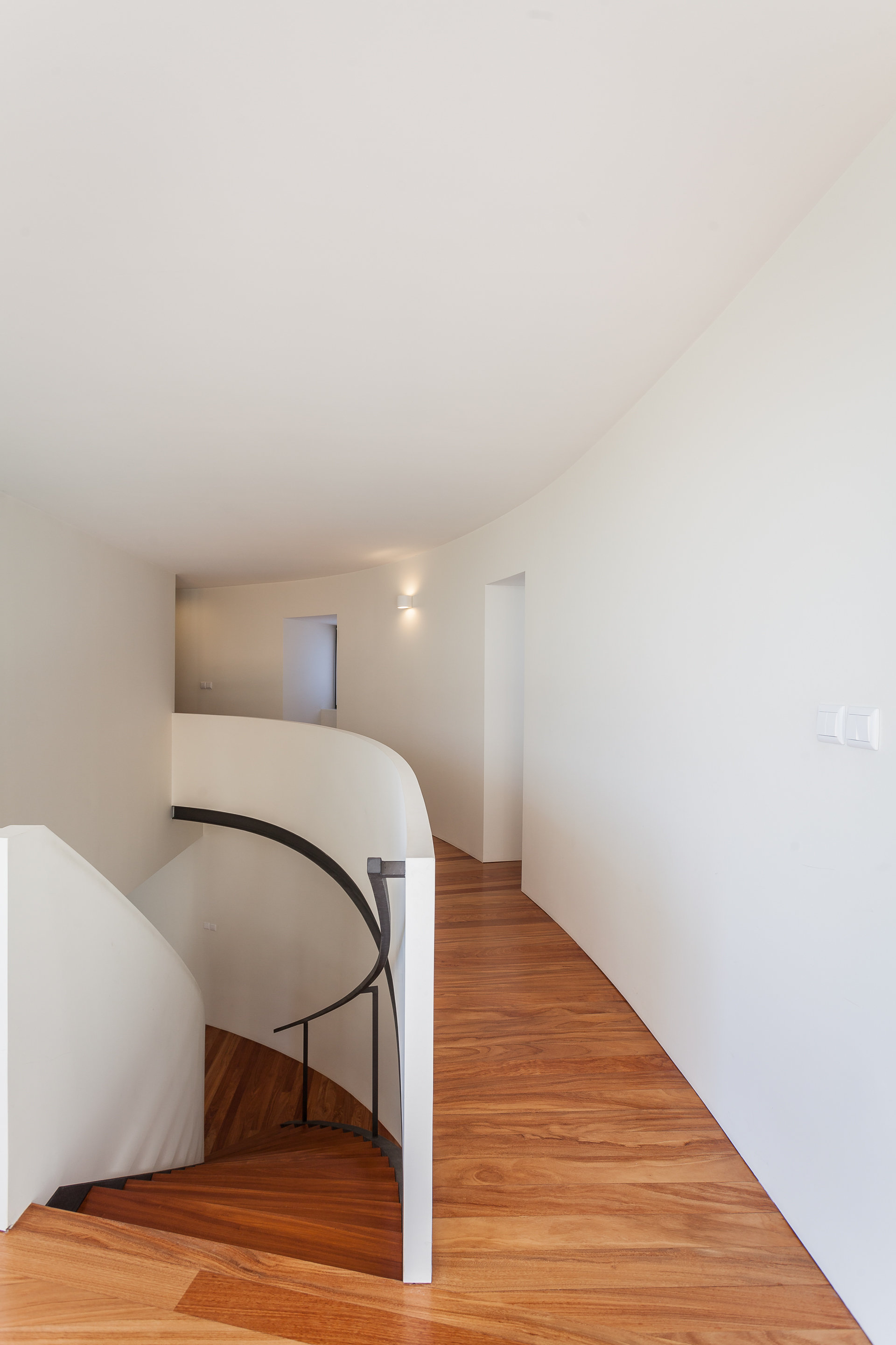 Gallery of Persimmon Tree House / André Simão & Nuno Bessa - 7