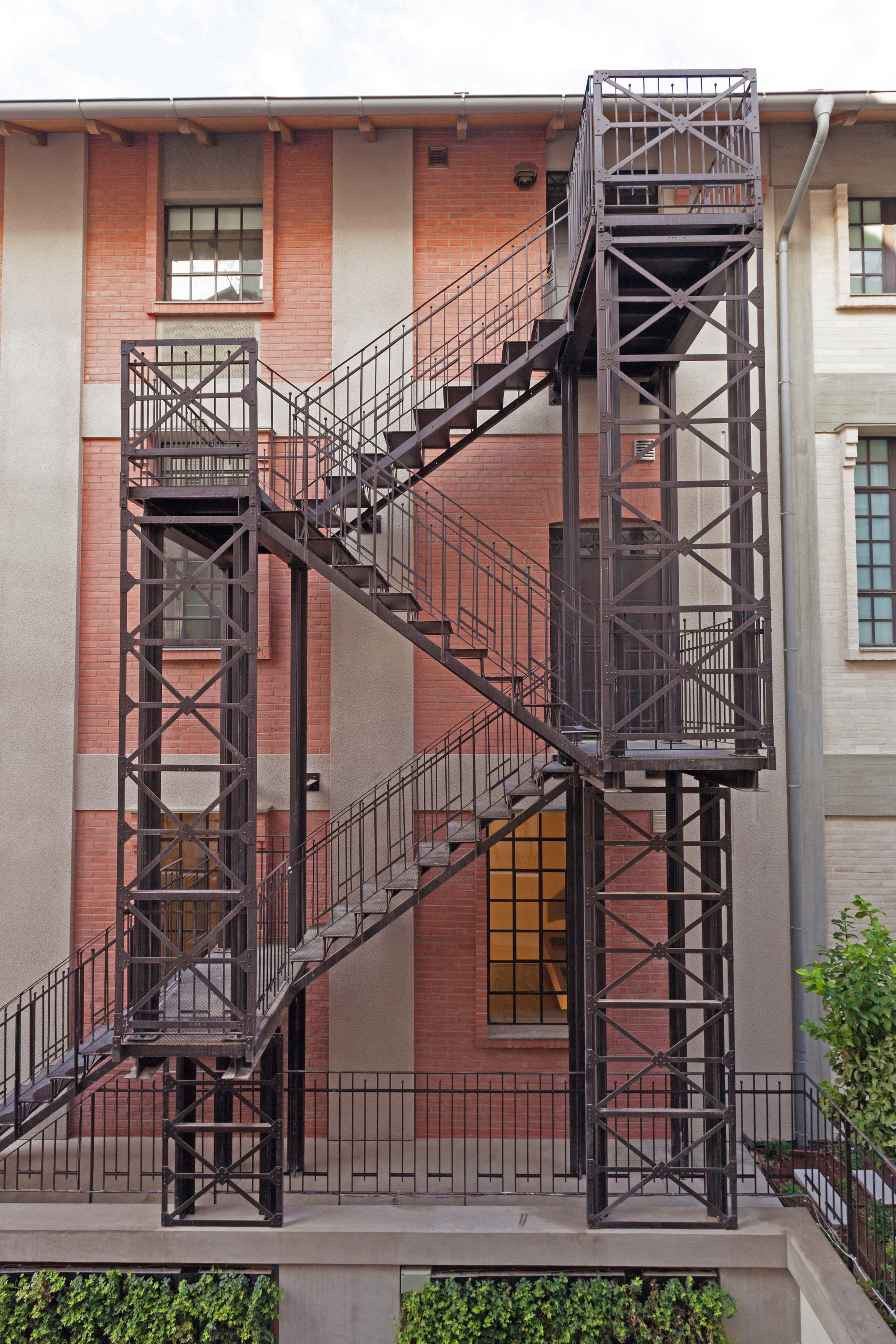 Gallery of Lodzia Factory House / Amnon Bar Or - Tal Gazit Architects - 2