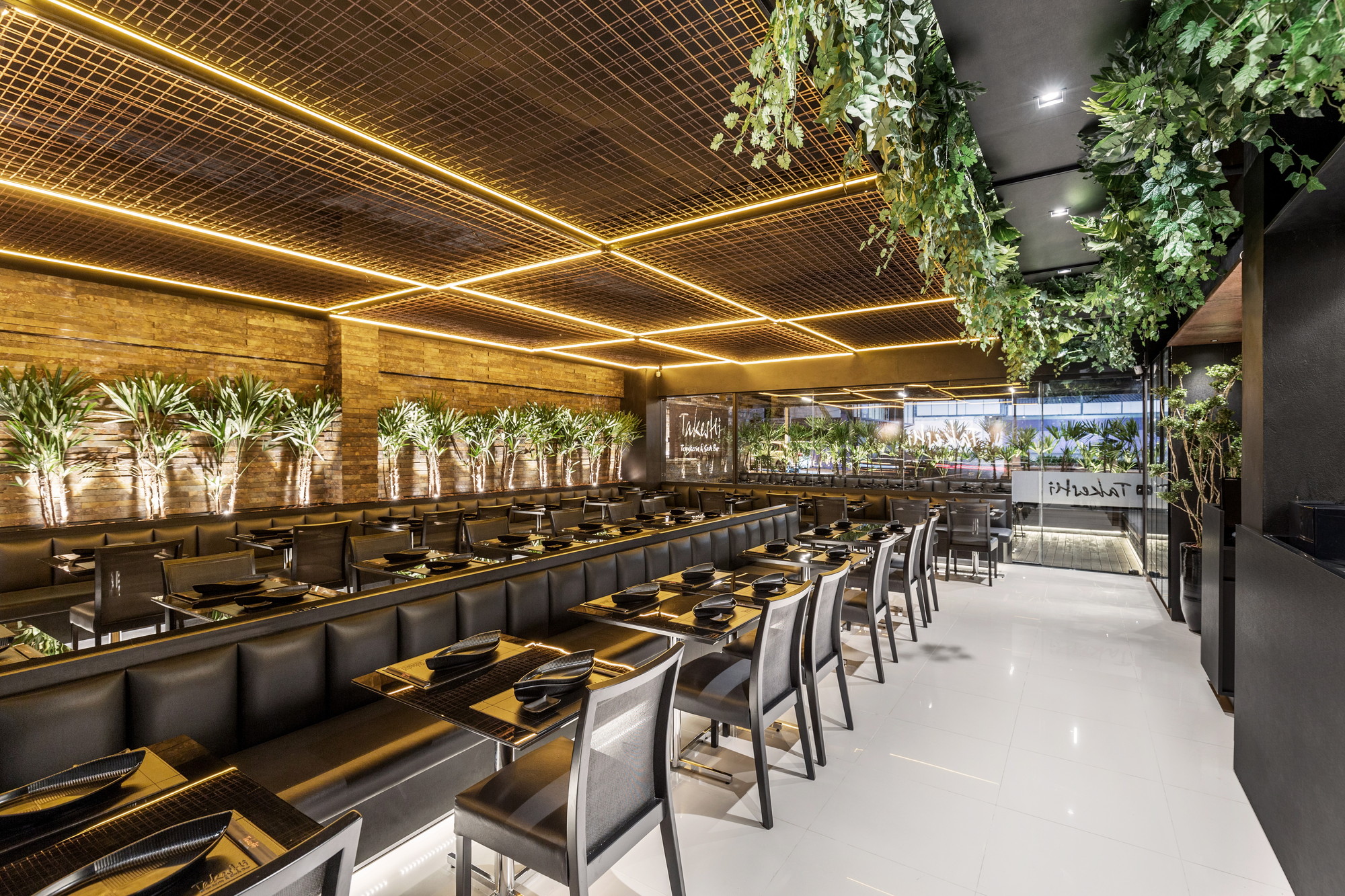Galeria de TAKESHI Temakeria & Sushi Bar / Studio Bloco Arquitetura - 2