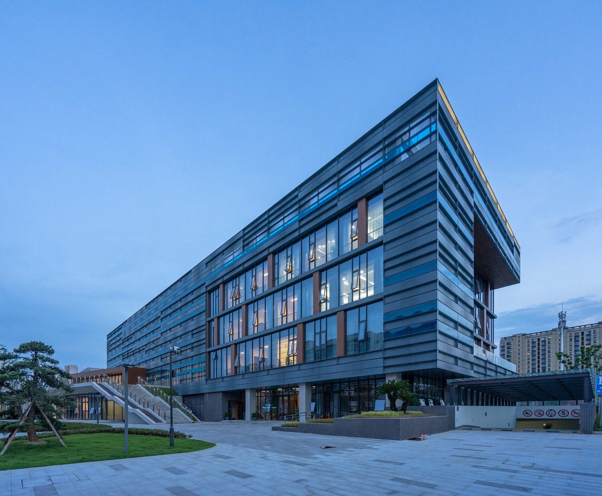 Gallery of East Campus of Ningbo Xiaoshi High School / United Design ...