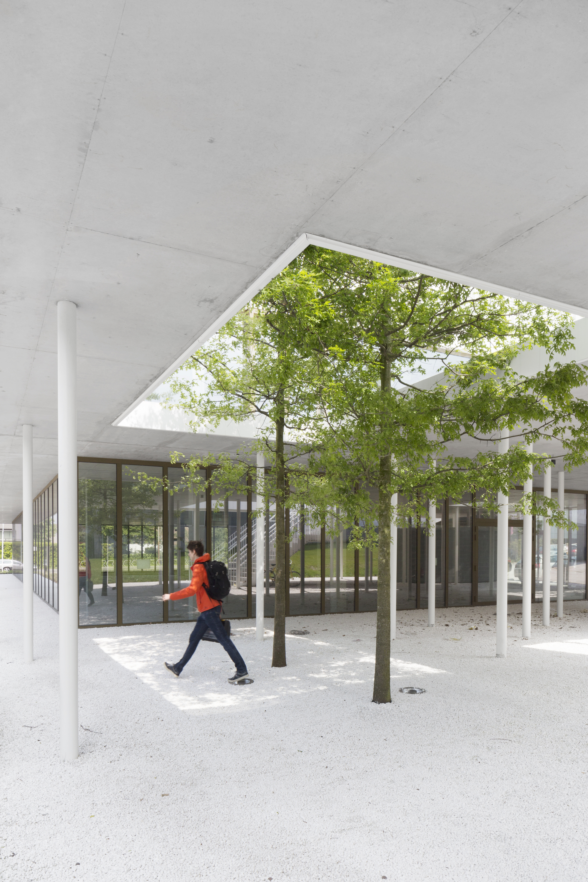 Gallery of The Cube / dmvA - 7