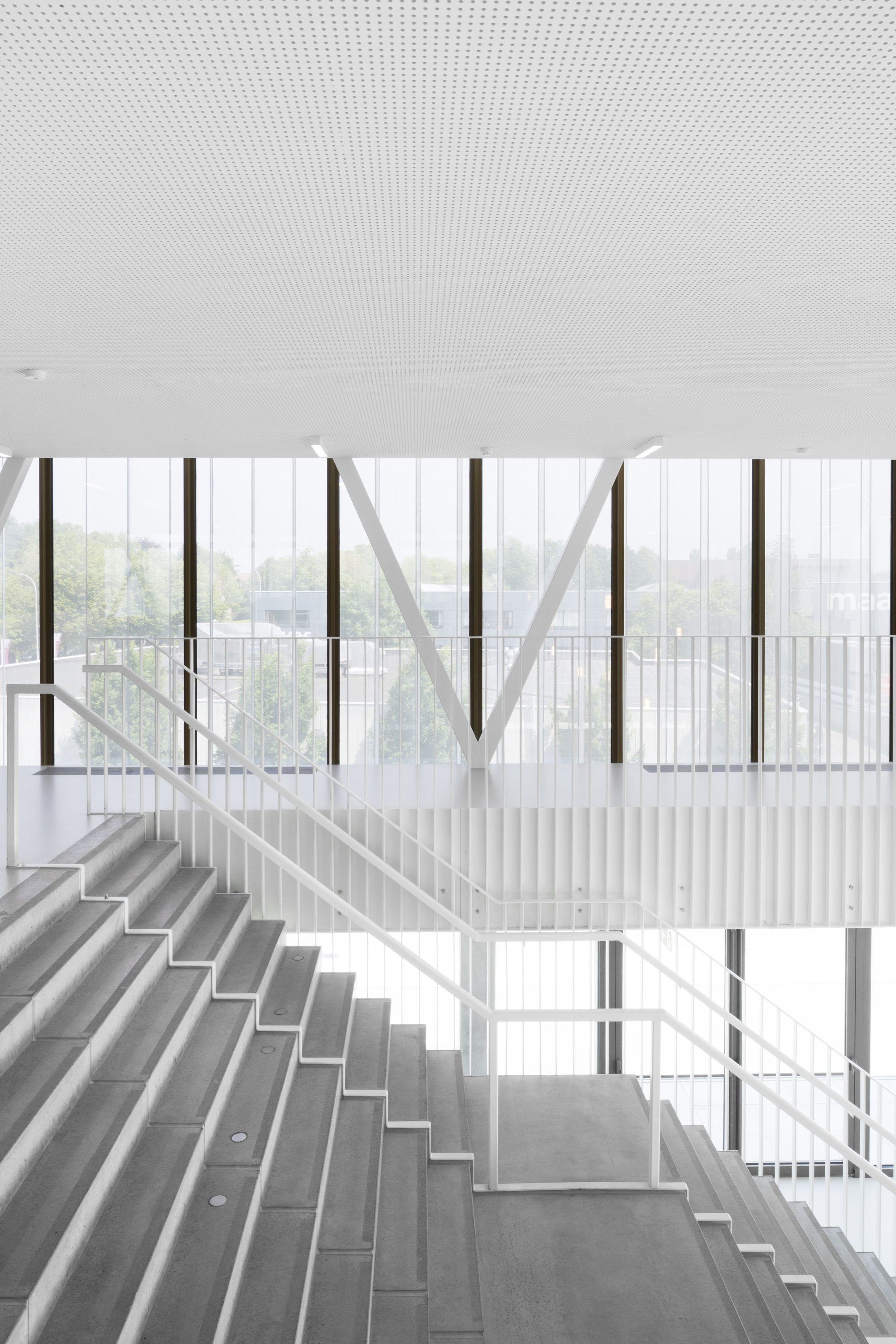 Gallery of The Cube / dmvA - 4