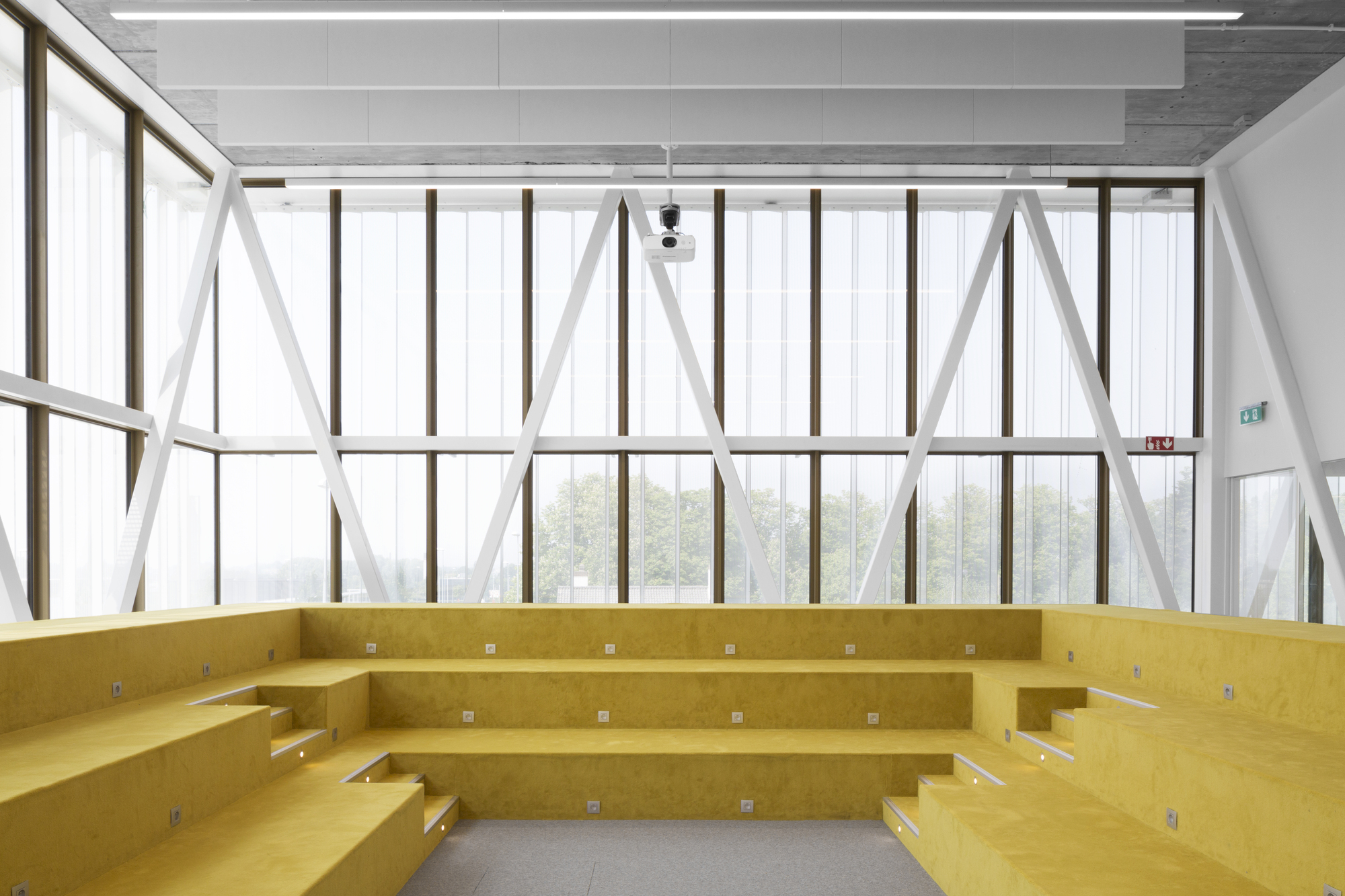 Gallery of The Cube / dmvA - 2