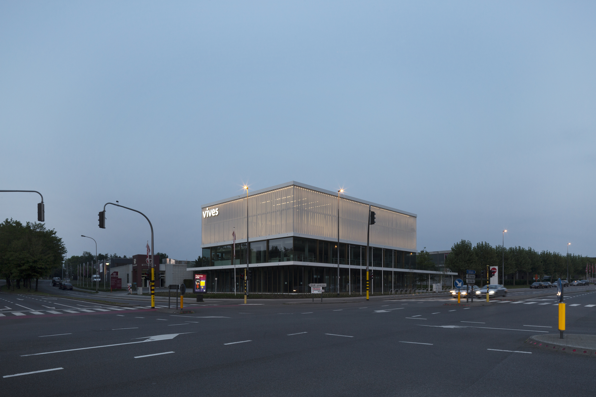 Gallery of The Cube / dmvA - 10