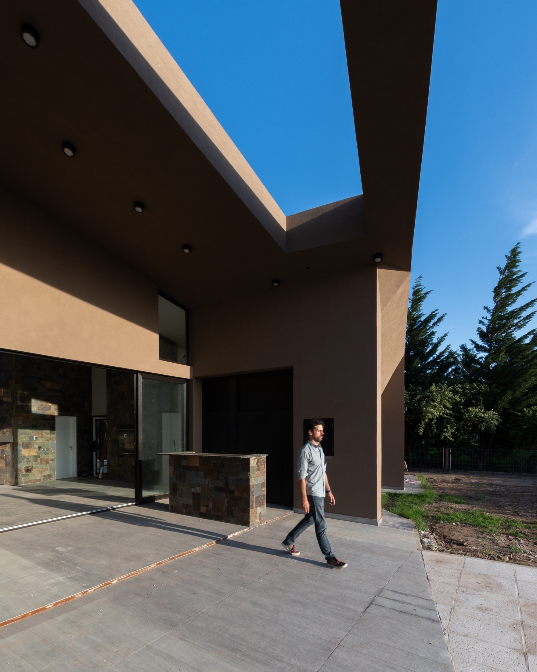 Gallery of One Roof House / Ambroggio arquitectos - 15