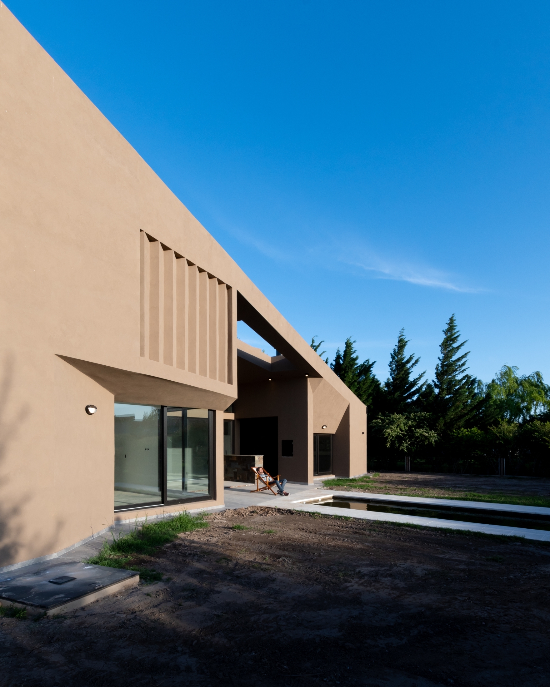 Gallery of One Roof House / Ambroggio arquitectos - 12