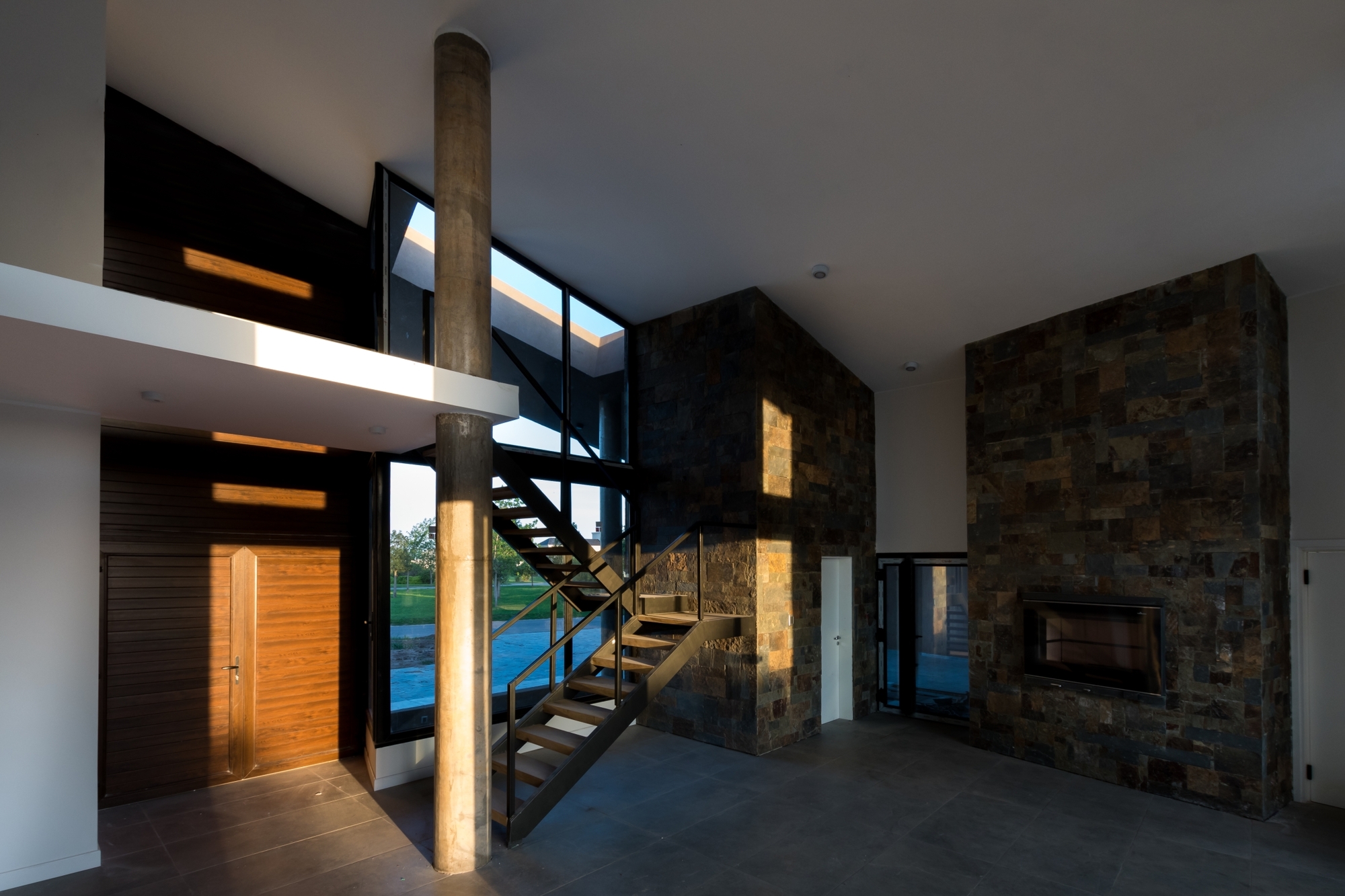 Gallery of One Roof House / Ambroggio arquitectos - 6