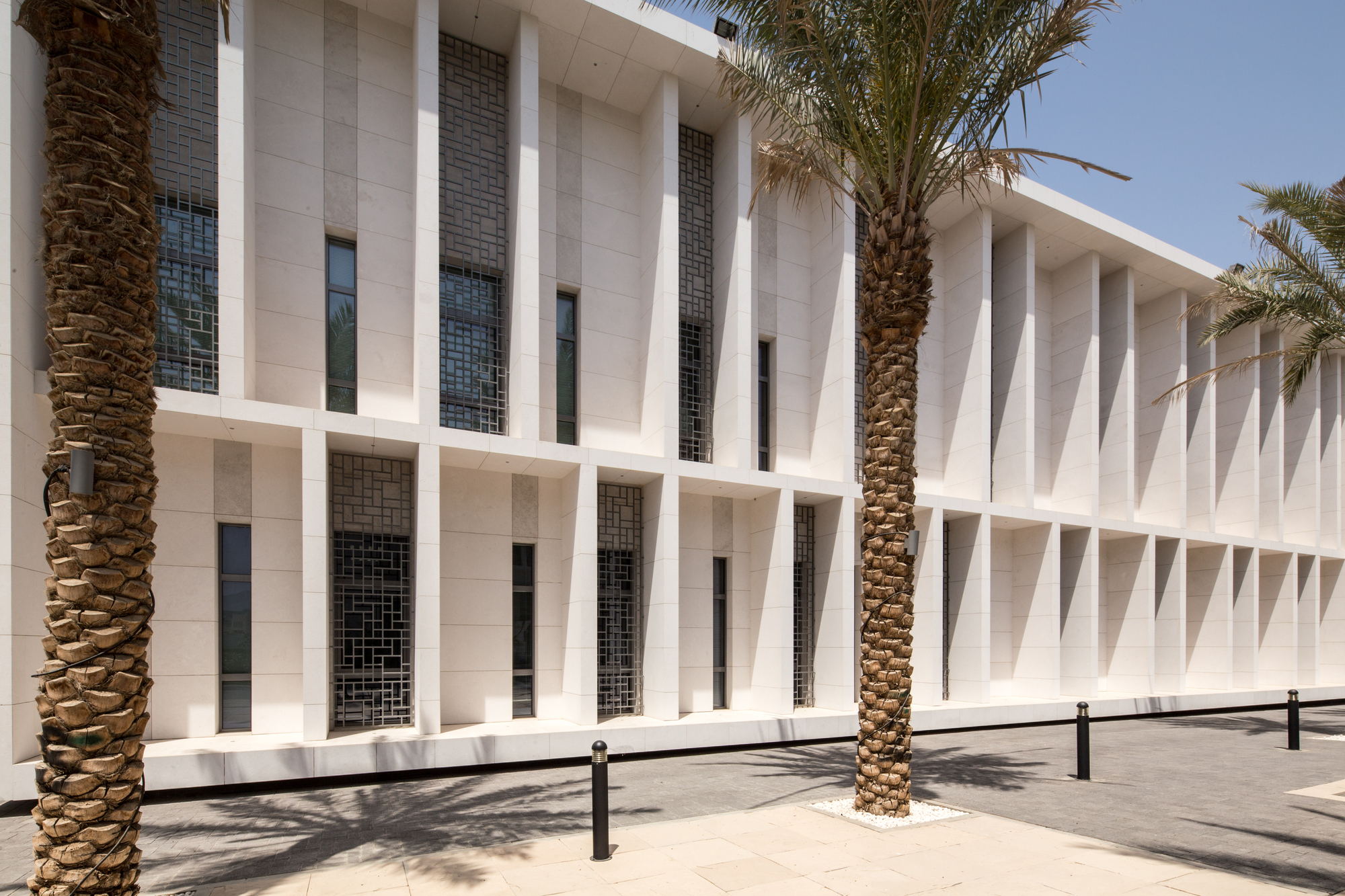 Gallery of German Embassy in Muscat / Hoehler + alSalmy - 12