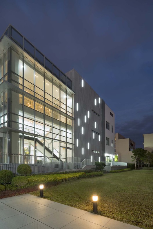 Taiwan IVF Group / TCT Research & Design | ArchDaily