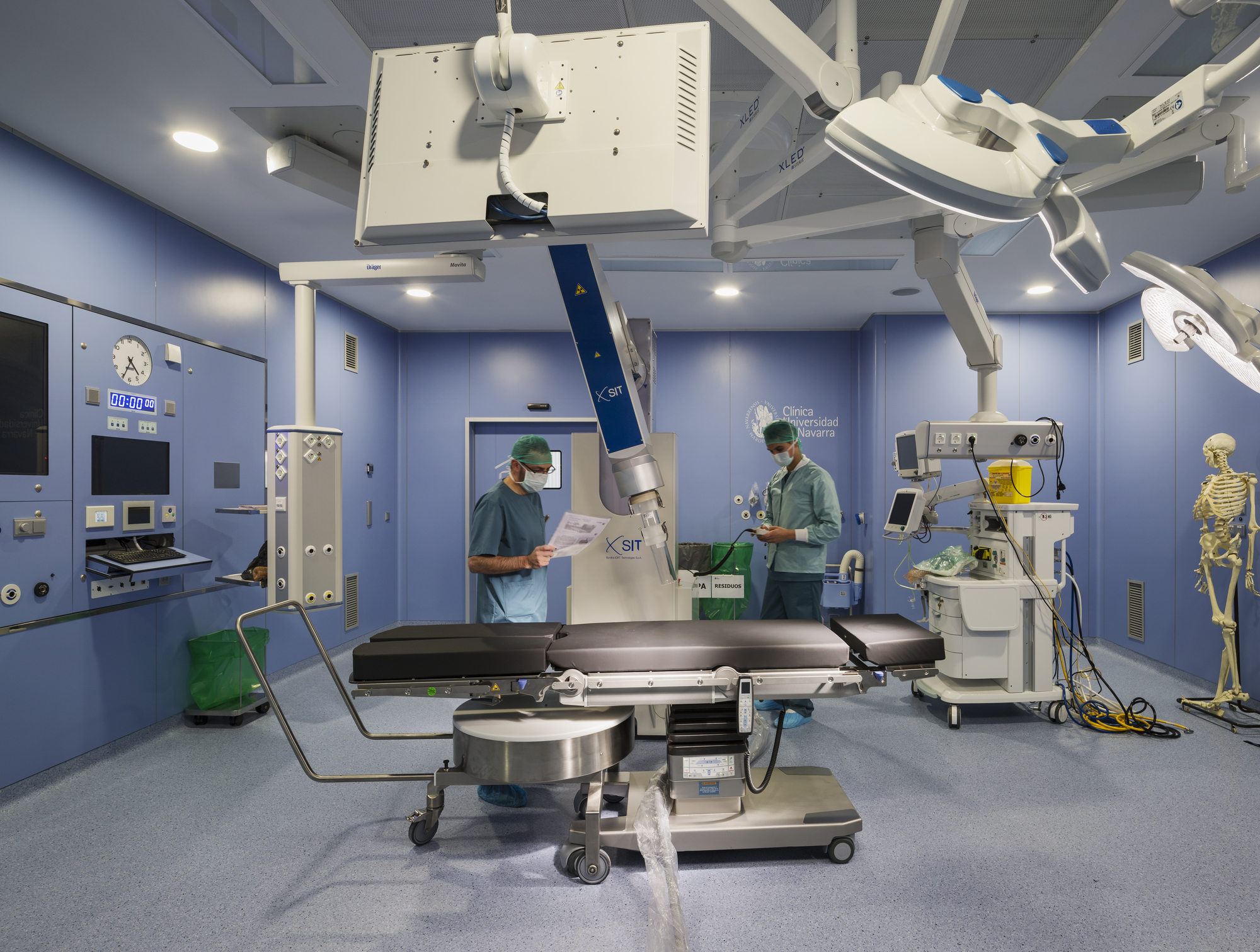 Gallery of University of Navarra Clinic in Madrid / IDOM - 8