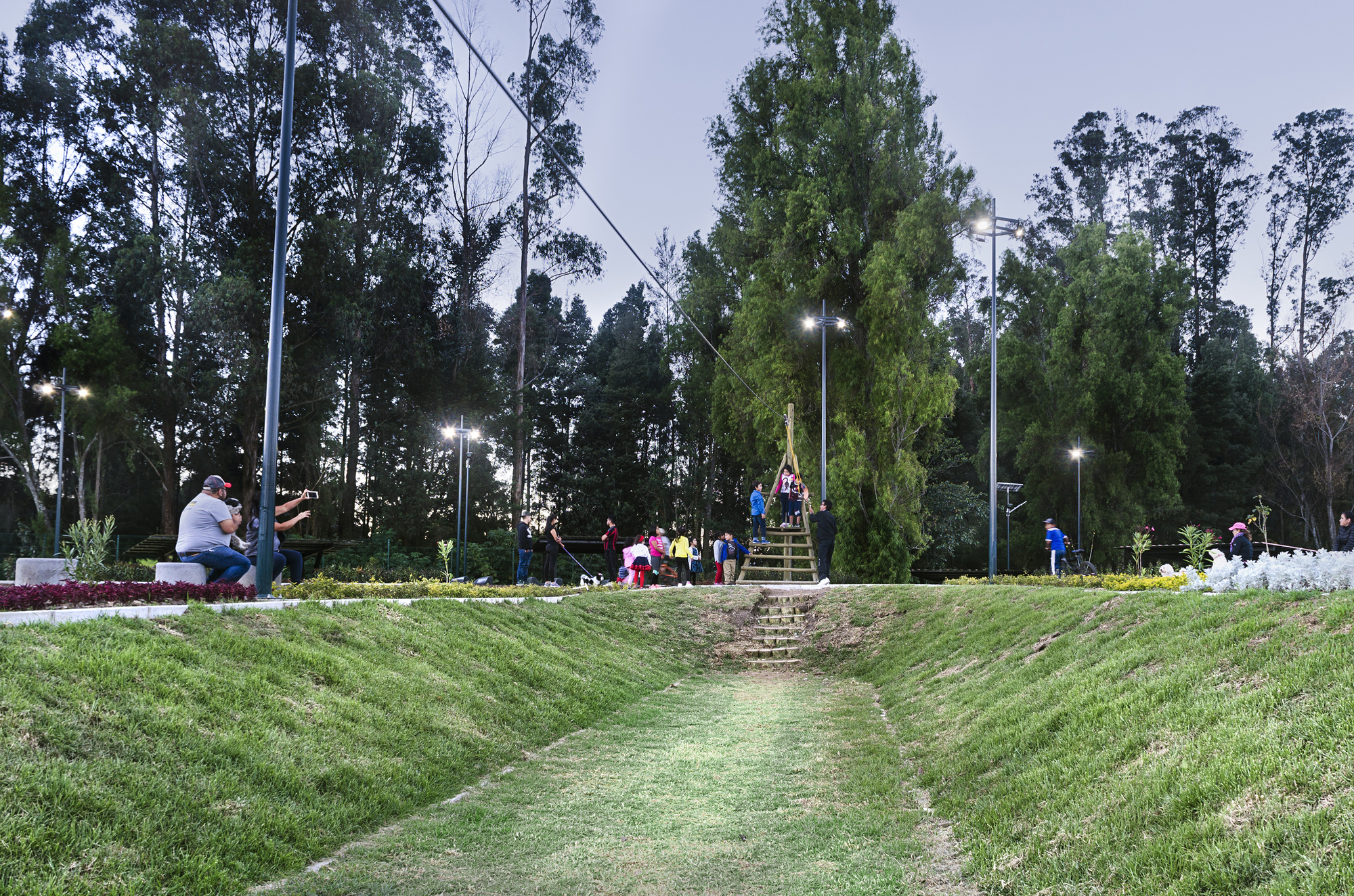 Galería de Espacio Público Seguro Parque 6 de Junio / Alcaldía de Quito ...