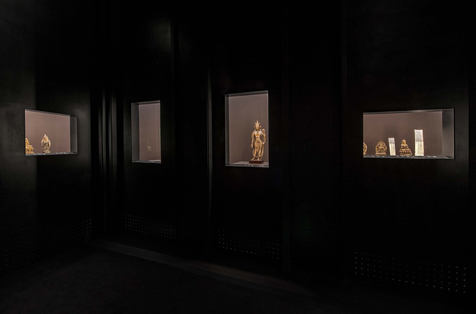 Gallery of “The light of Buddha” exhibition / studio O - 4
