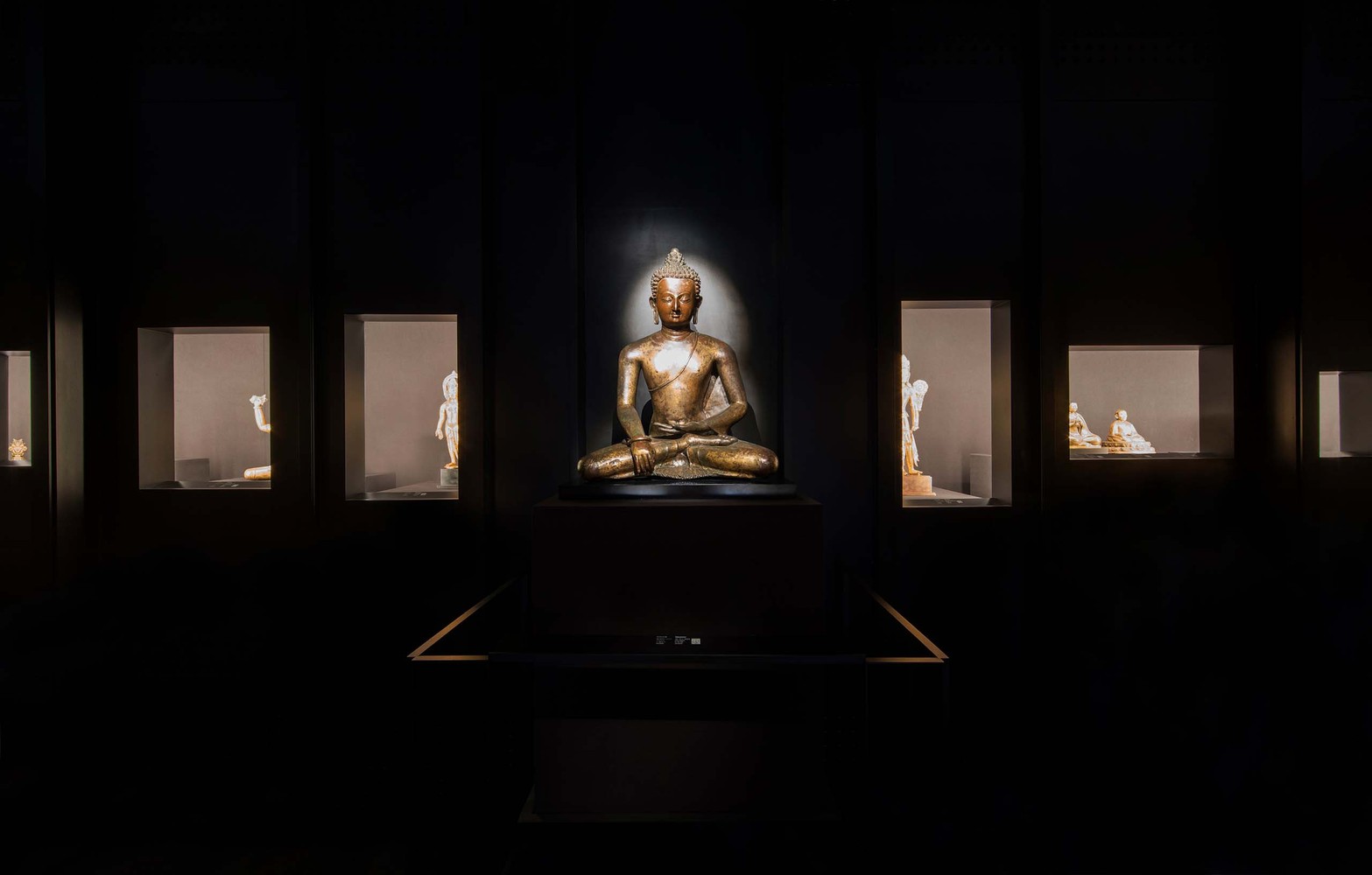 Gallery of “The light of Buddha” exhibition / studio O - 7