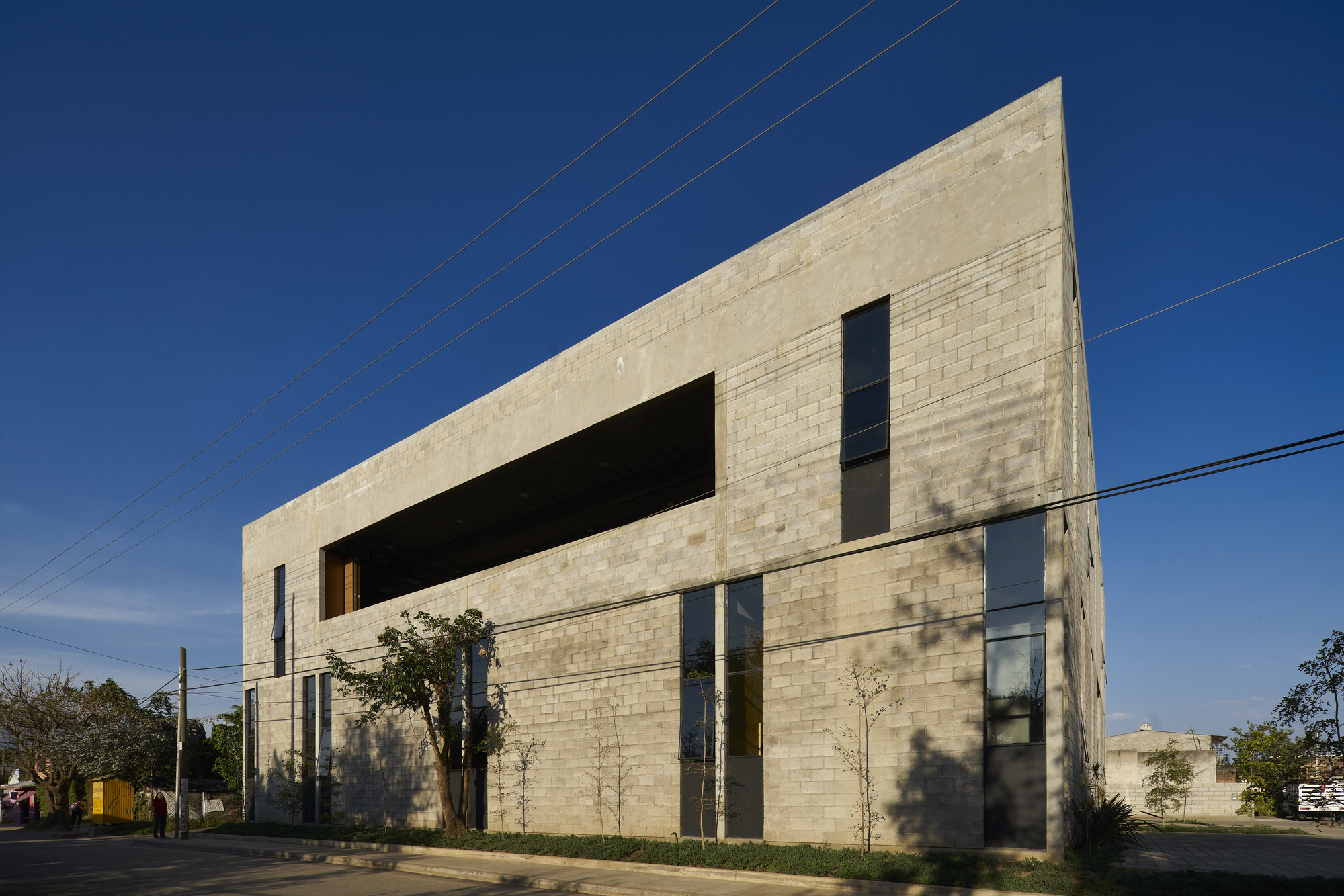 Galería de Escuela de Iniciación Artística / ORIGEN 19º41'53'' N - 13