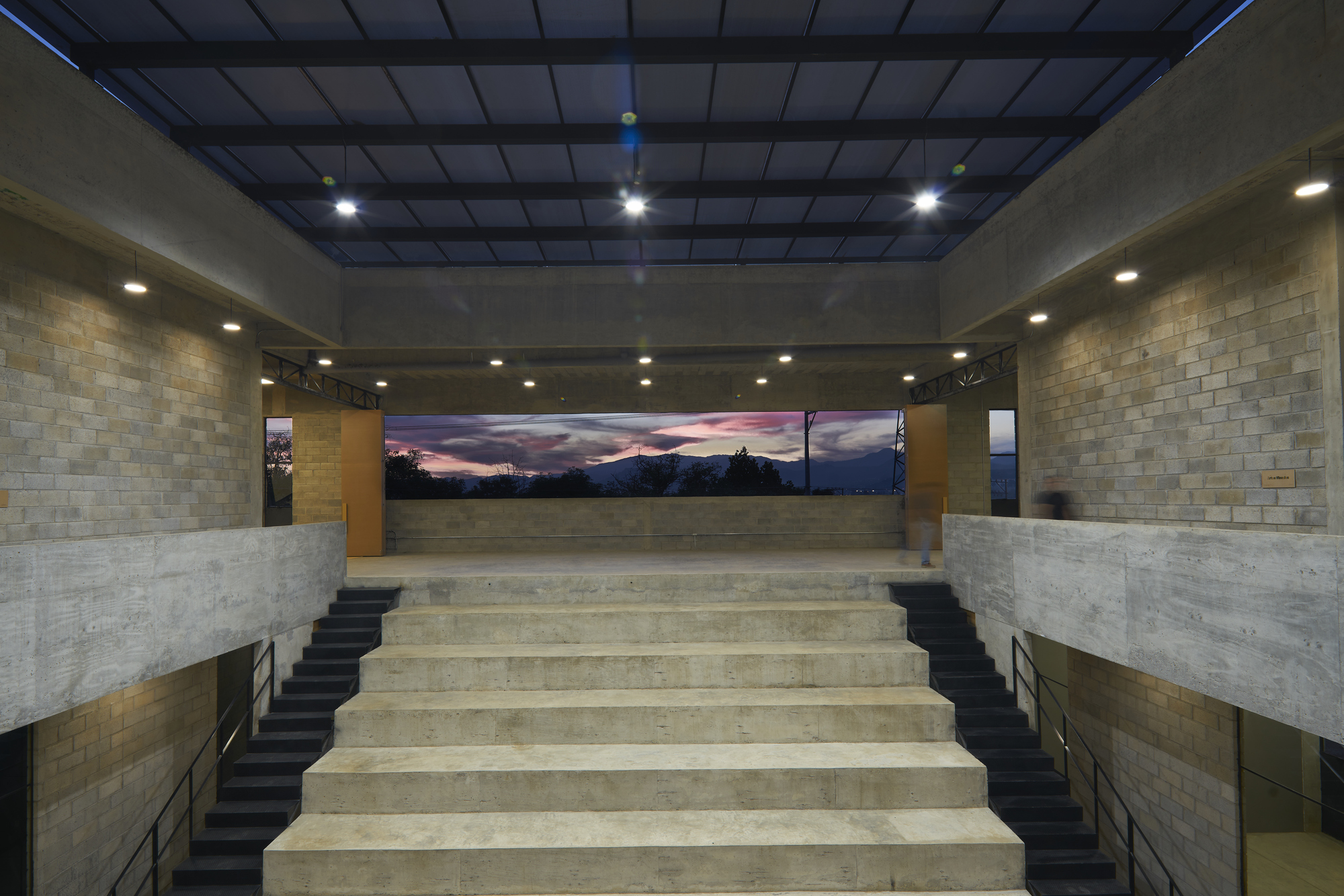 Galería de Escuela de Iniciación Artística / ORIGEN 19º41'53'' N - 7