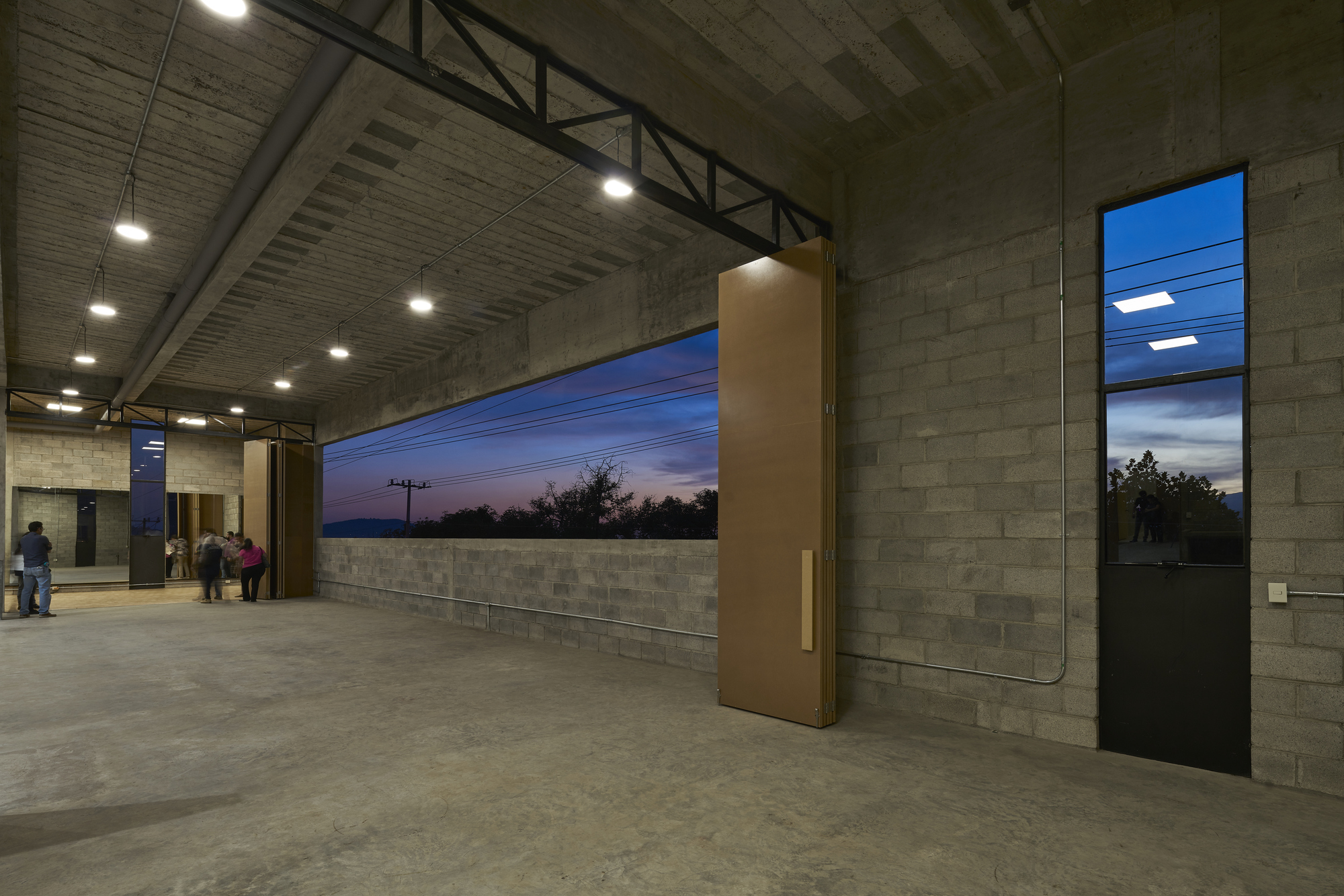 Galería de Escuela de Iniciación Artística / ORIGEN 19º41'53'' N - 18