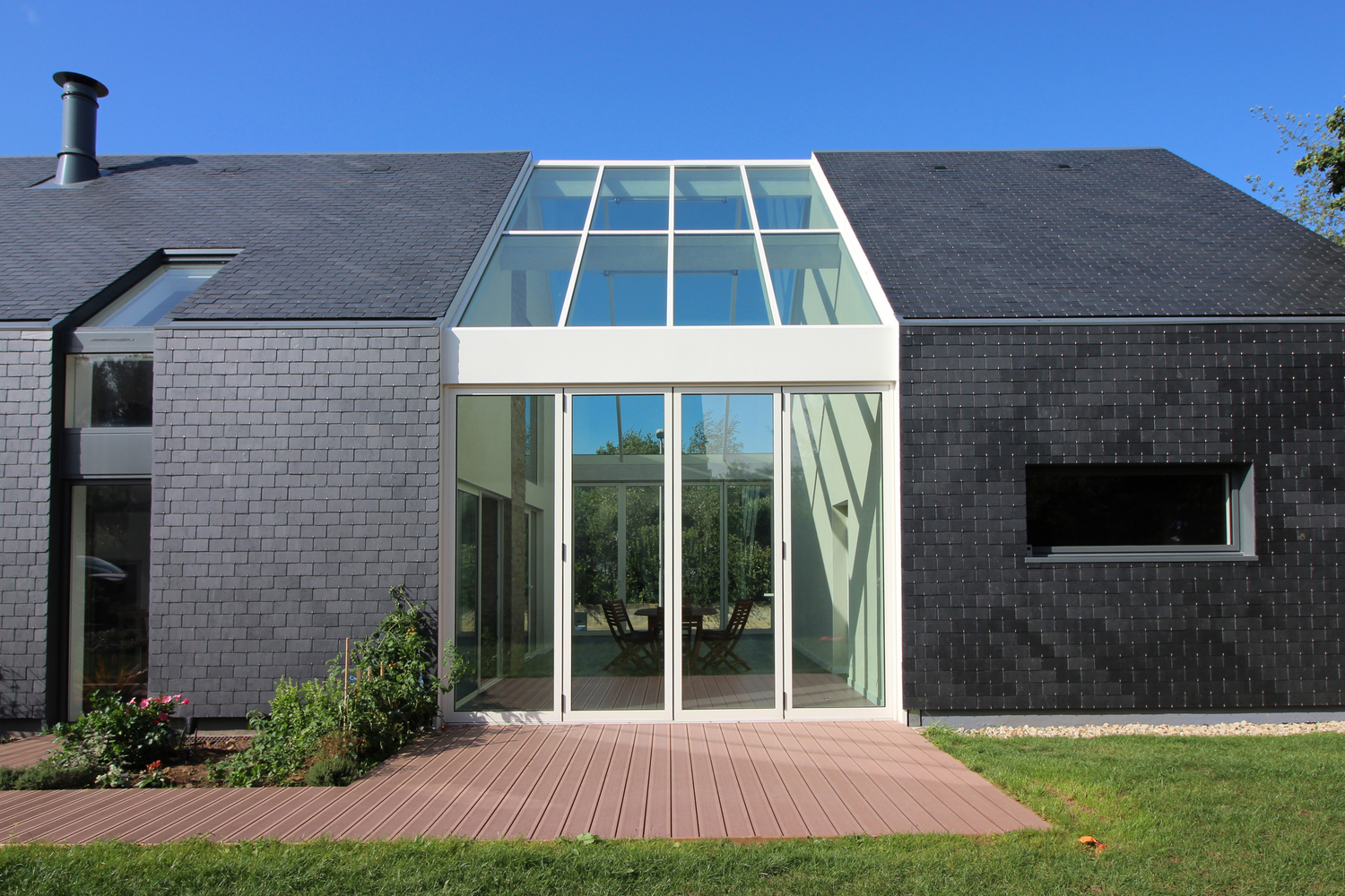 Gallery of Stone Facades: 7 Slate Covered Homes - 16