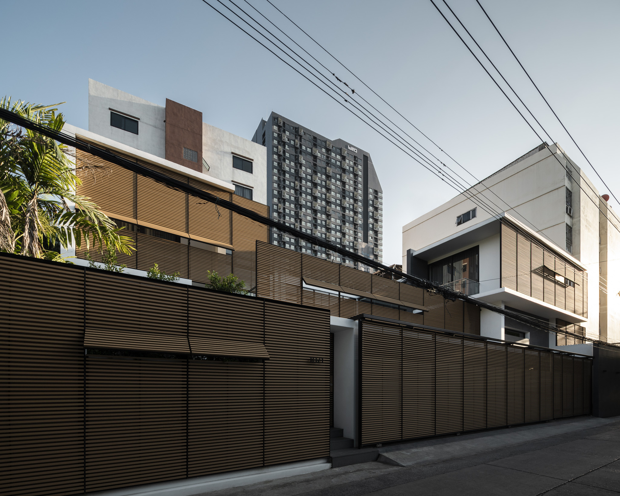 Gallery of Sukhumvit 91 House / Archimontage Design Fields ...
