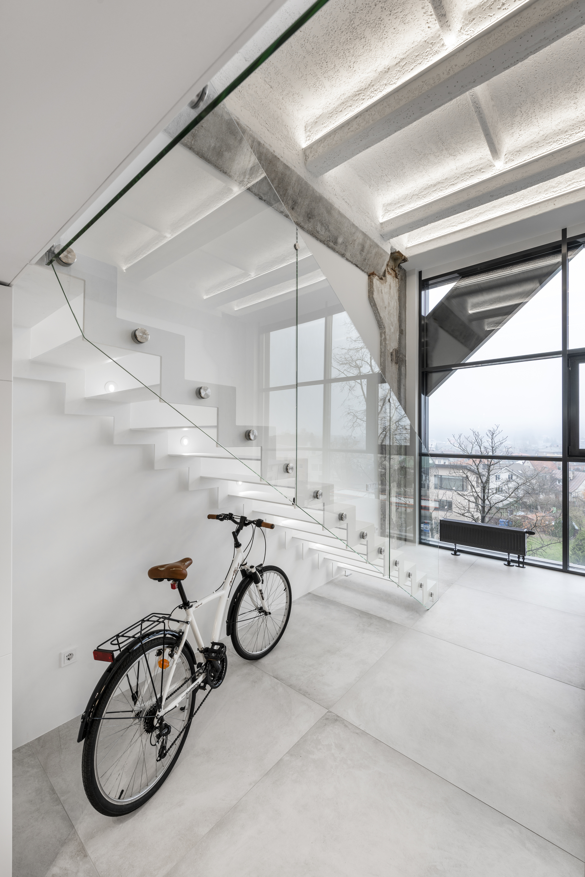 Gallery of Minimalistic Industrial Loft / IDwhite - 9