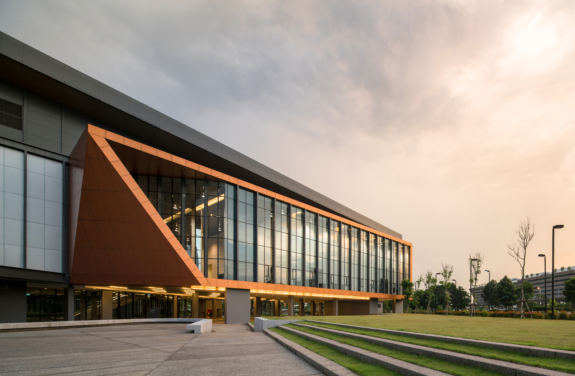 Gallery of Cat New Headquarter Office Building / Plan Architect - 2