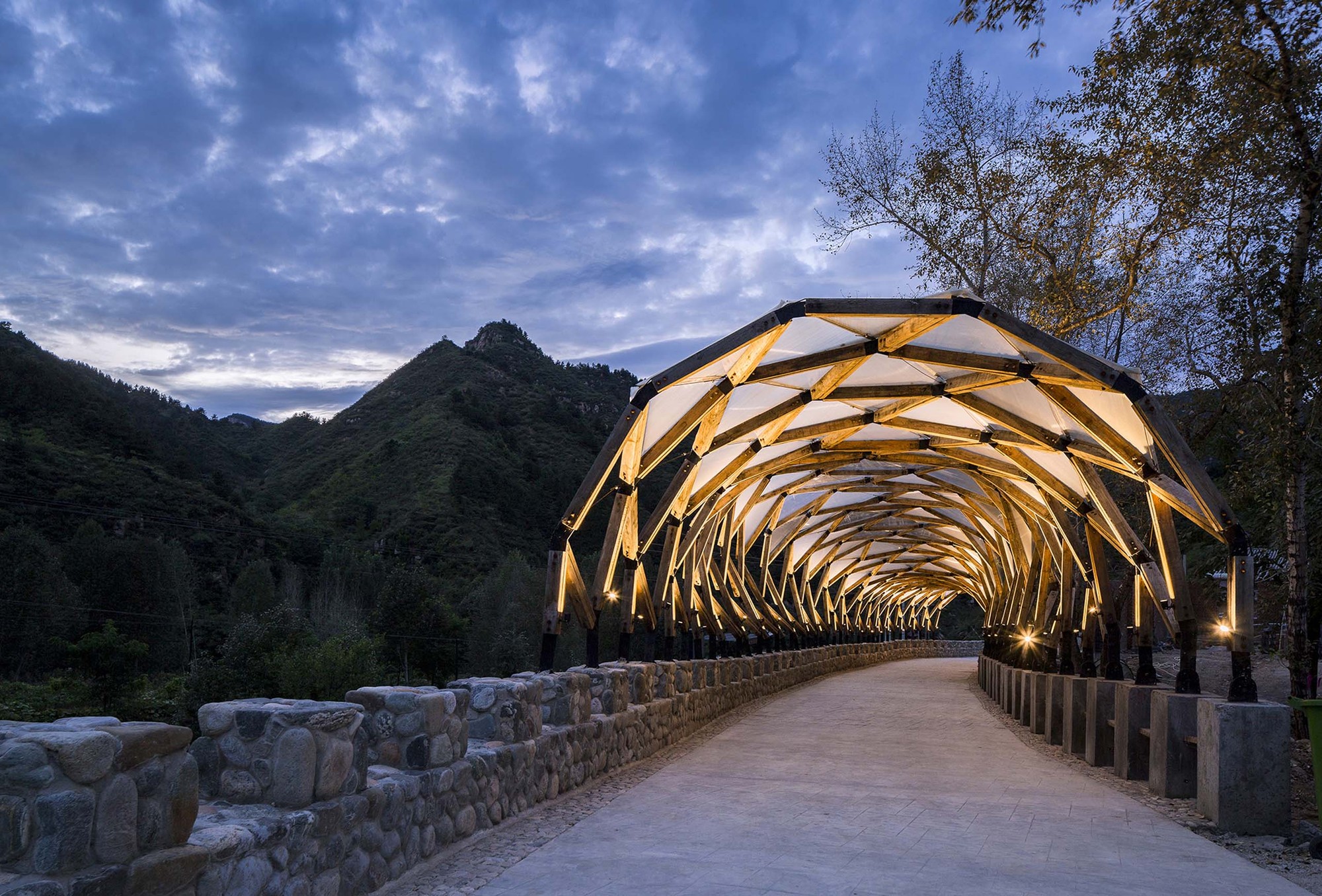 Gallery of Pergola in Luotuowan Village / LUO studio - 12