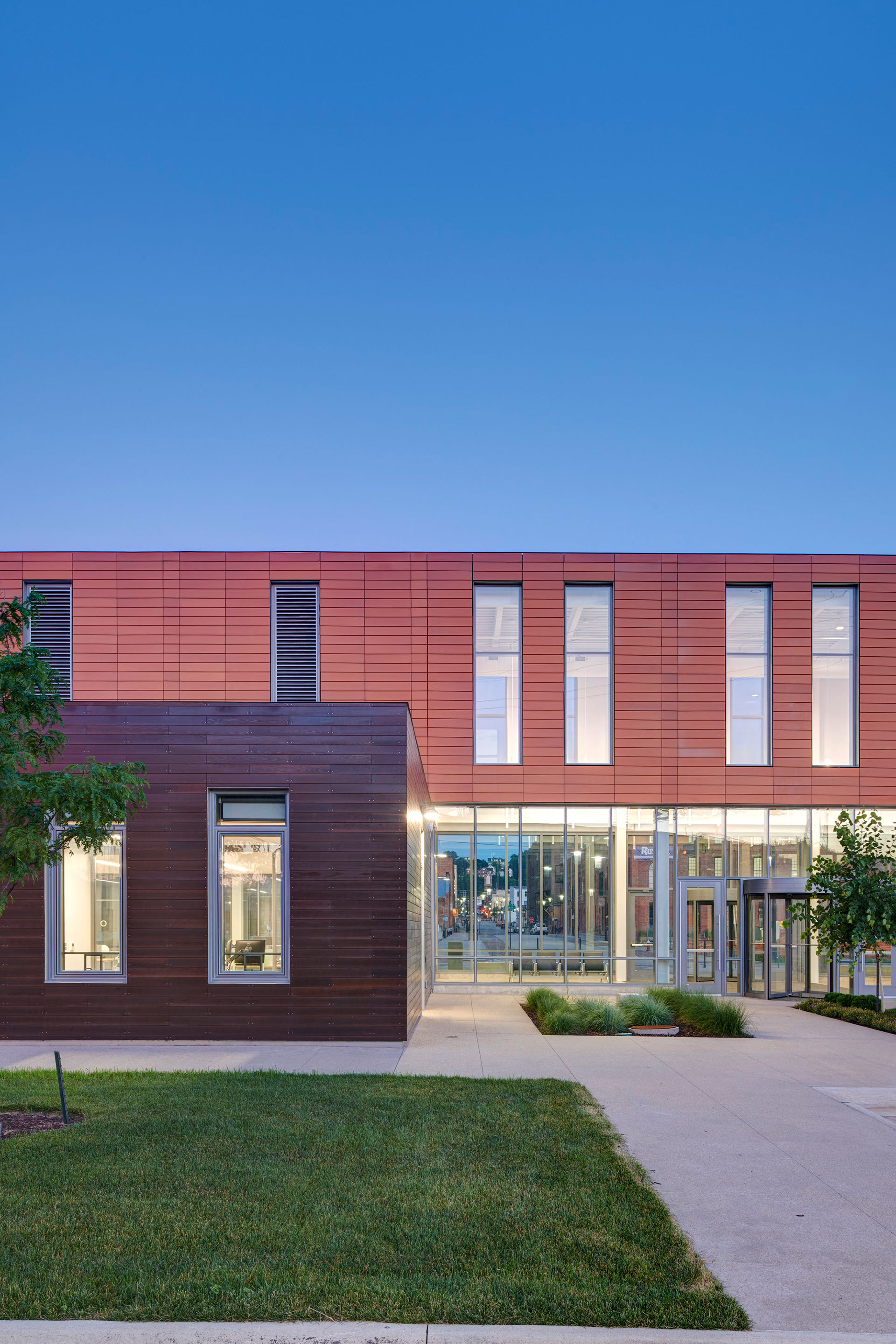 Gallery of Dubuque Intermodal Transportation Center / Neumann Monson ...