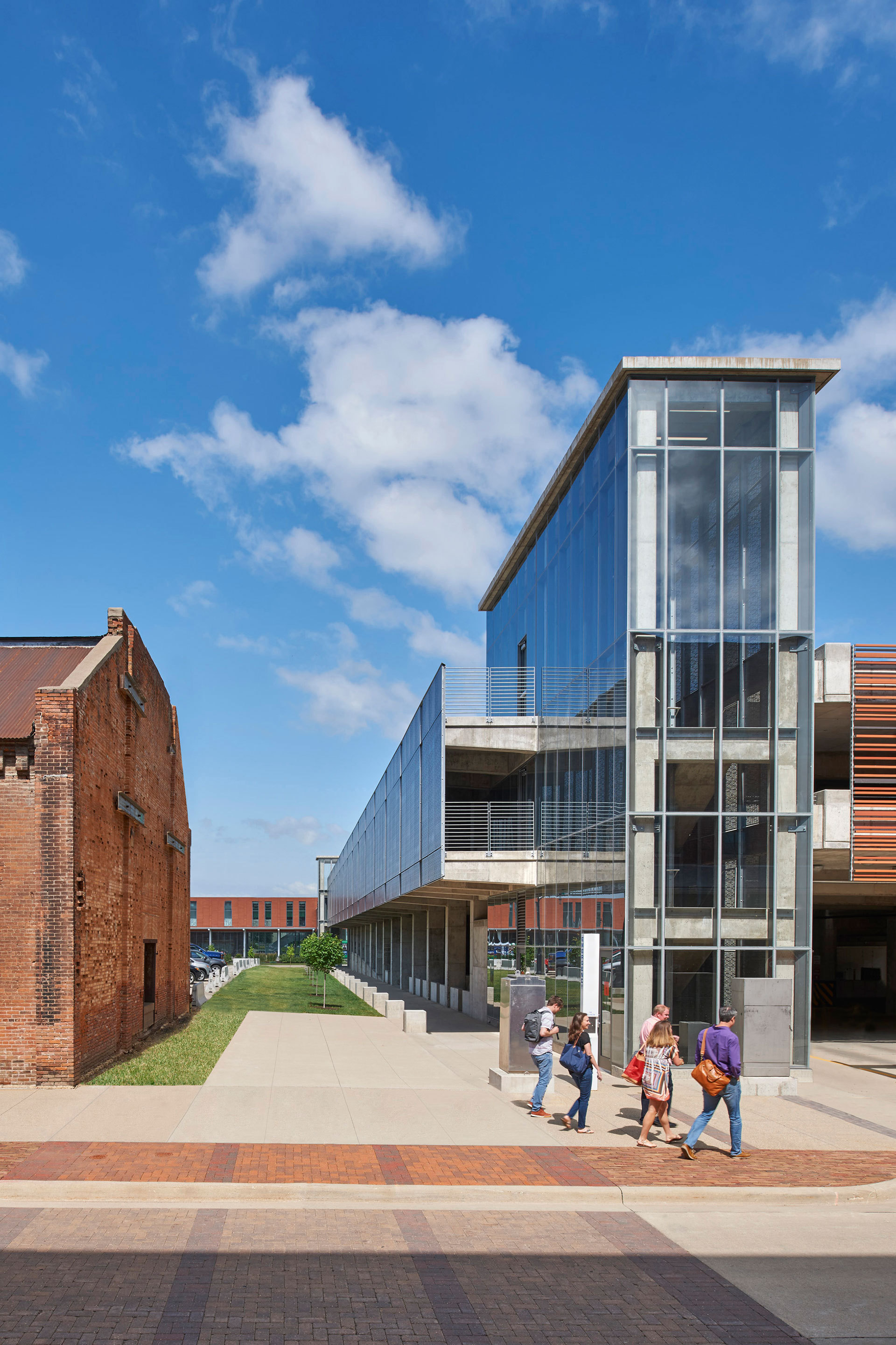 Gallery of Dubuque Intermodal Transportation Center / Neumann Monson ...