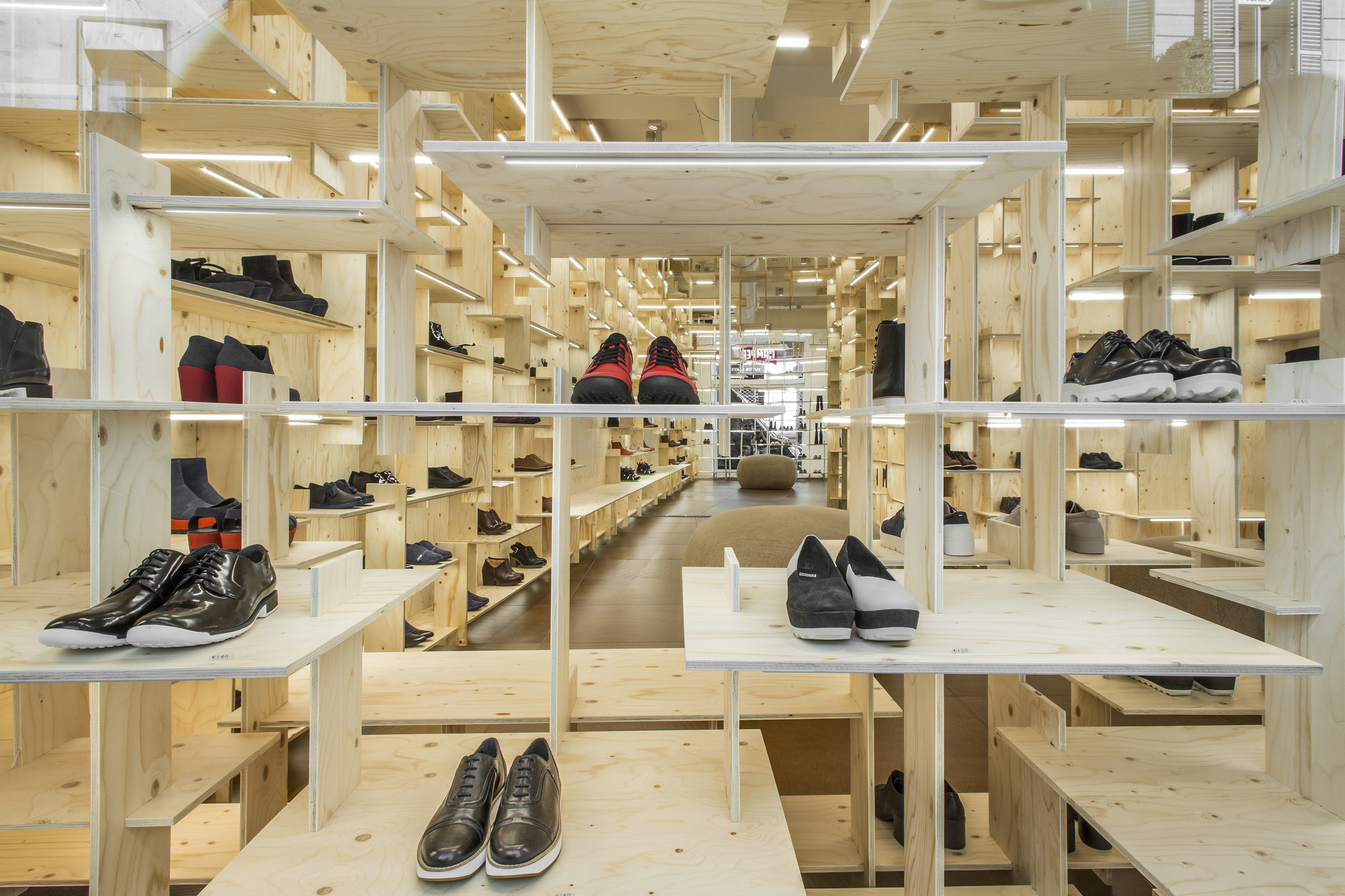Gallery of Retail Stores Under 100 Square Meters: Examples in Plan and ...