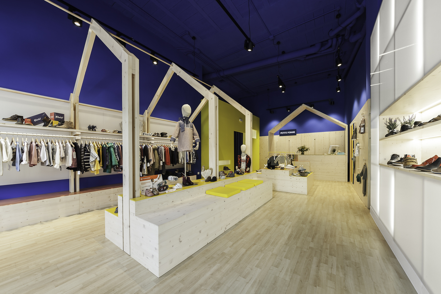Gallery of Retail Stores Under 100 Square Meters: Examples in Plan and ...