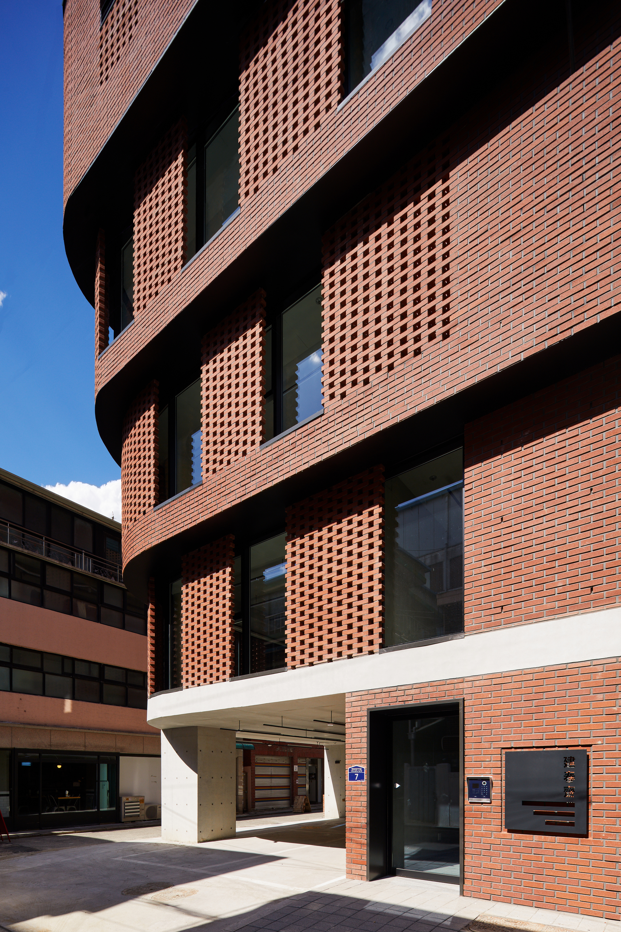 Gallery of 3/1 Building / Sosu Architects - 4